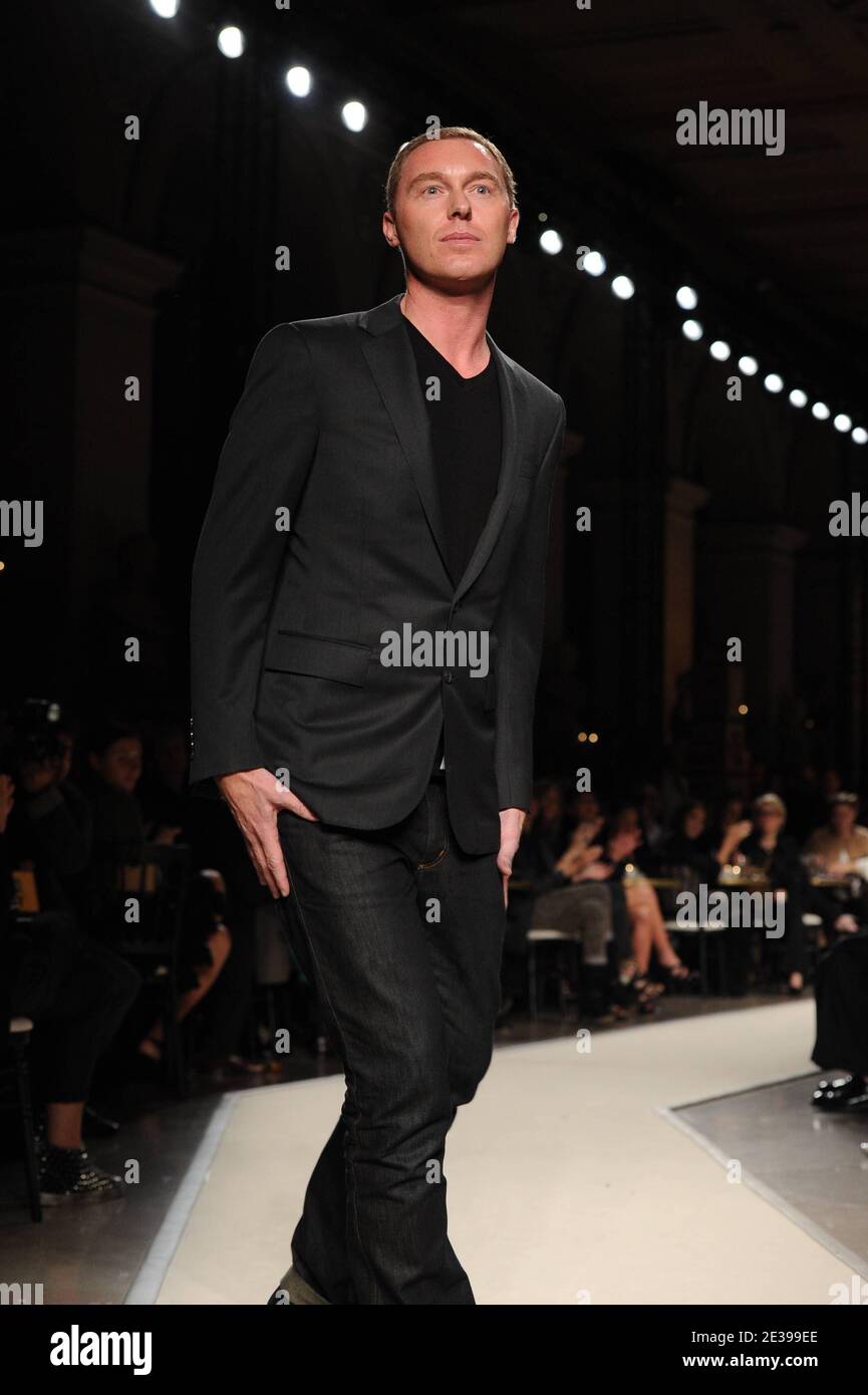 Stuart vevers designer of loewe hi-res stock photography and images - Alamy