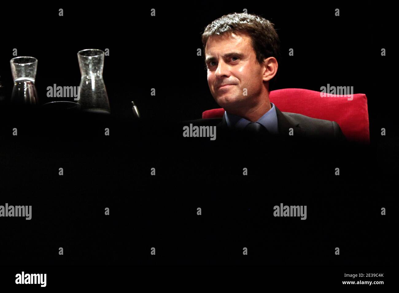 Monde rond hi-res stock photography and images - Alamy