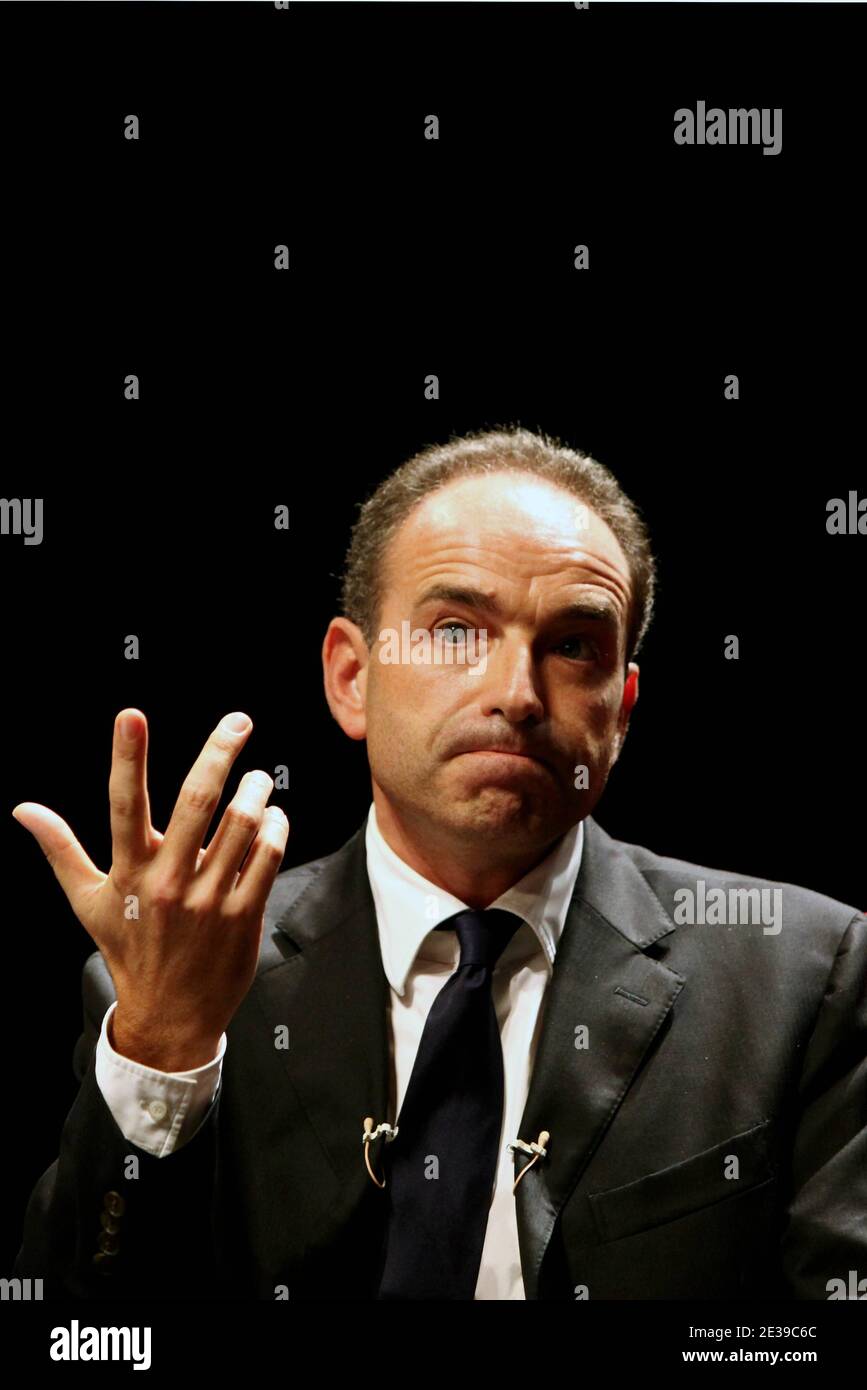 Monde rond hi-res stock photography and images - Alamy