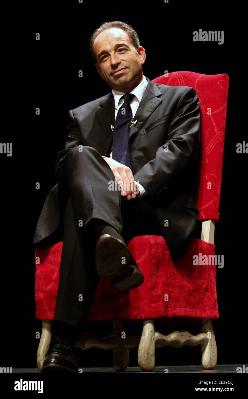 Monde rond hi-res stock photography and images - Alamy