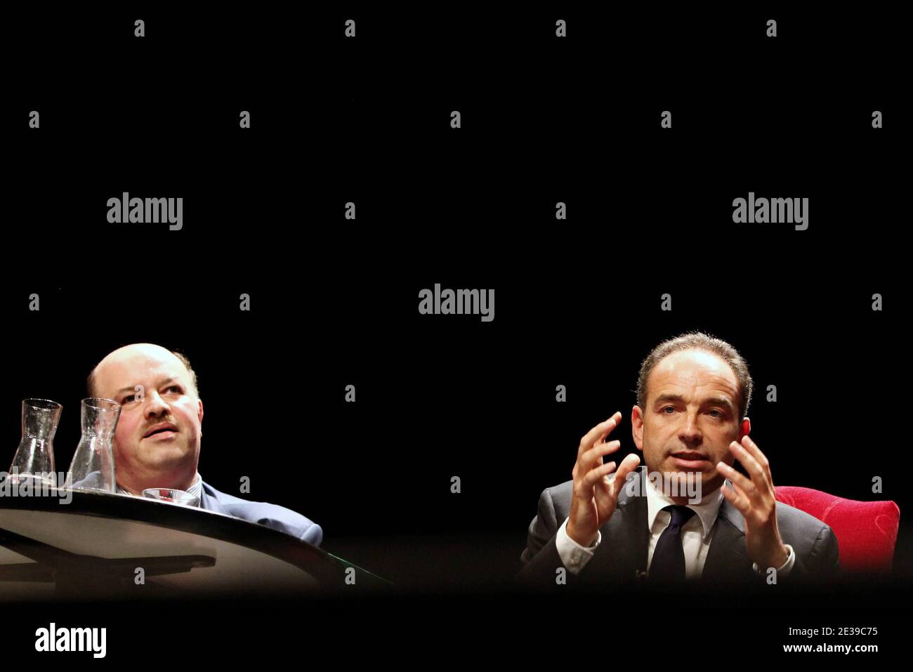 Monde rond hi-res stock photography and images - Alamy