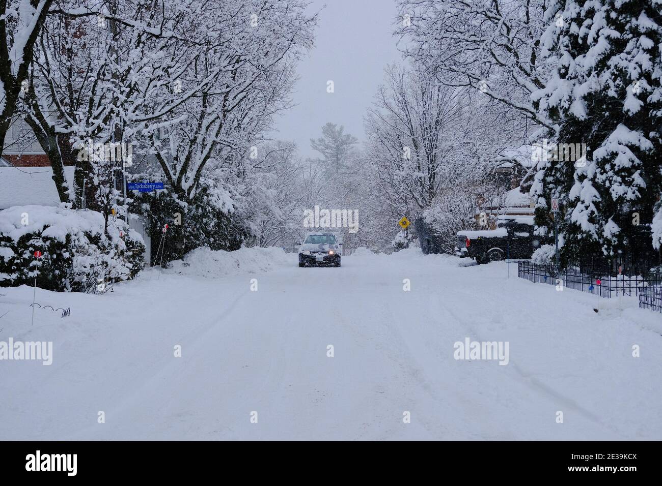 Car driving slowly street hi-res stock photography and images - Alamy
