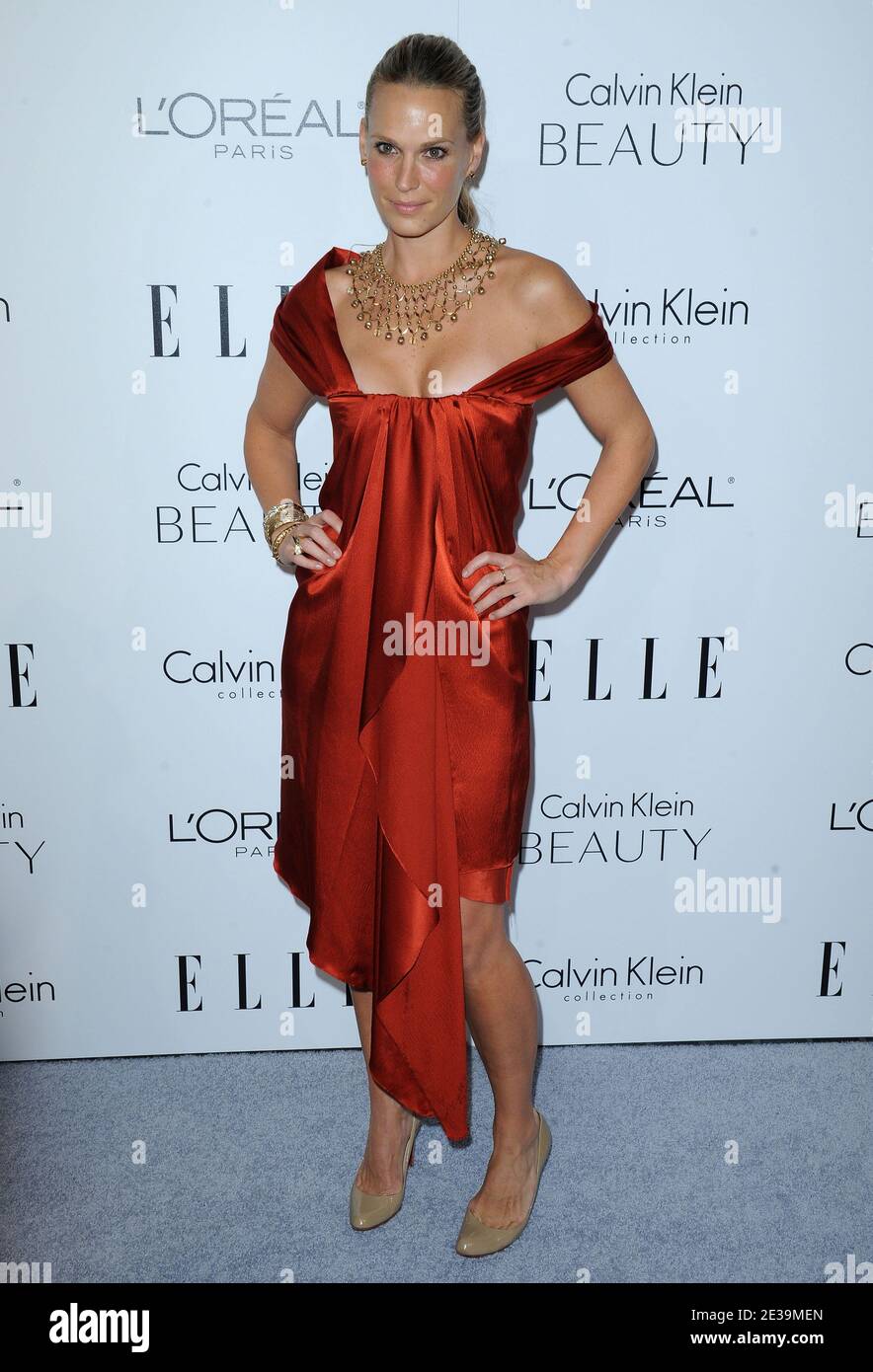 Molly Sims attends ELLE's 17th Annual Women in Hollywood Tribute at The ...