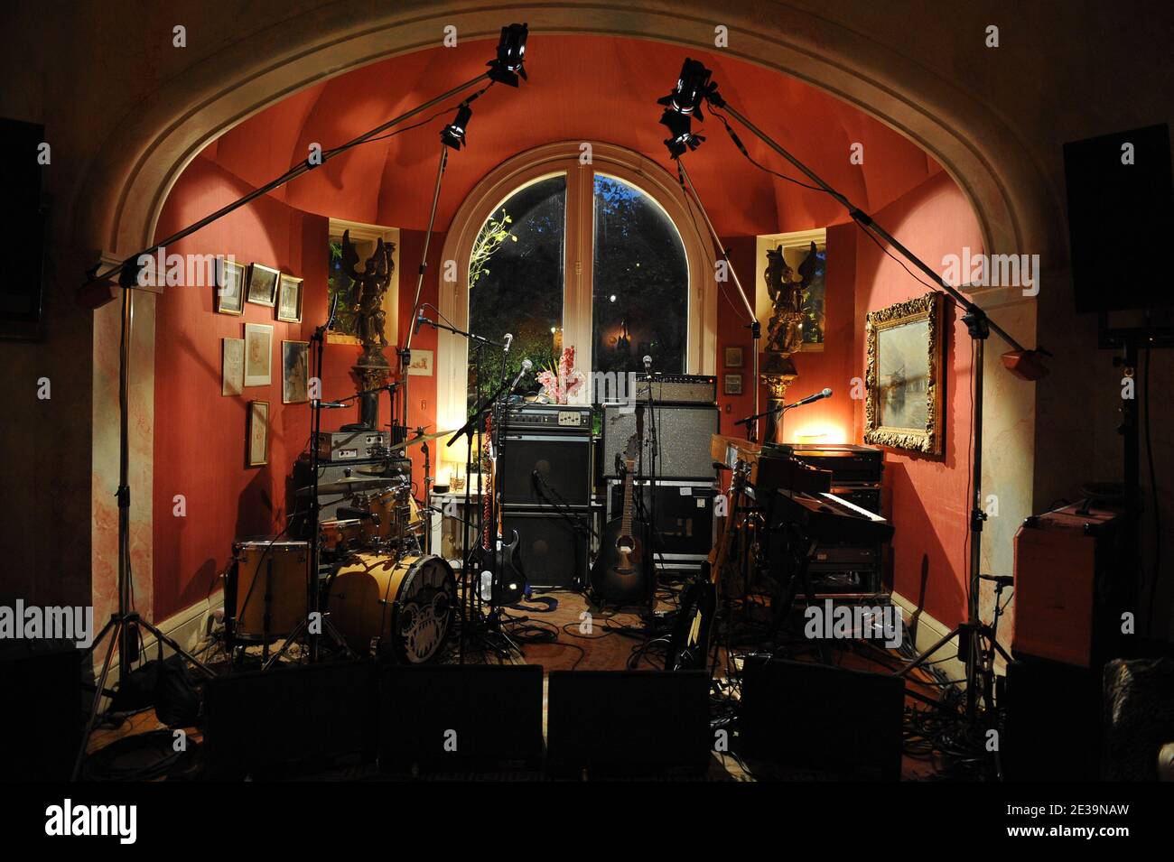 Talent w9 hi-res stock photography and images - Alamy