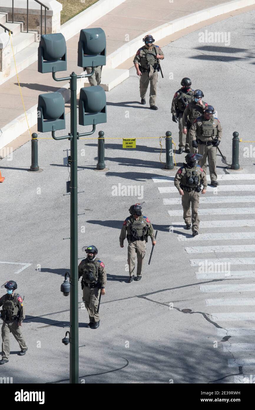 Texas dept public safety officers hi-res stock photography and images ...