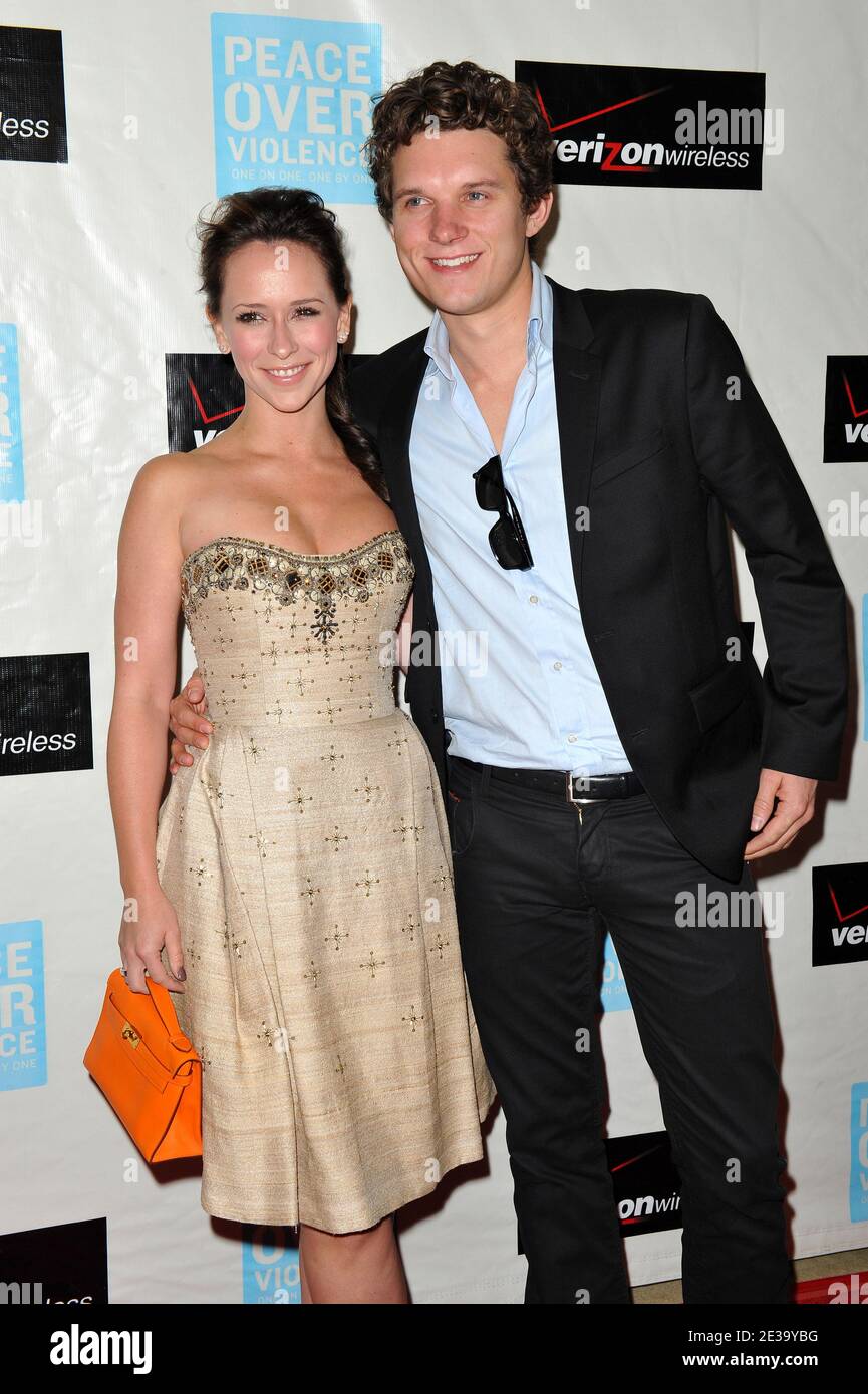 Jennifer Love Hewitt and new boyfriend Alex Beh arriving for the Peace ...