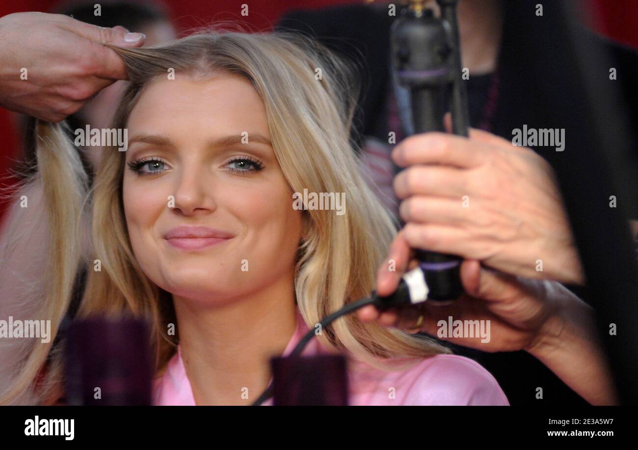 Victoria's Secret model photographed backstage during hair and make-up ...