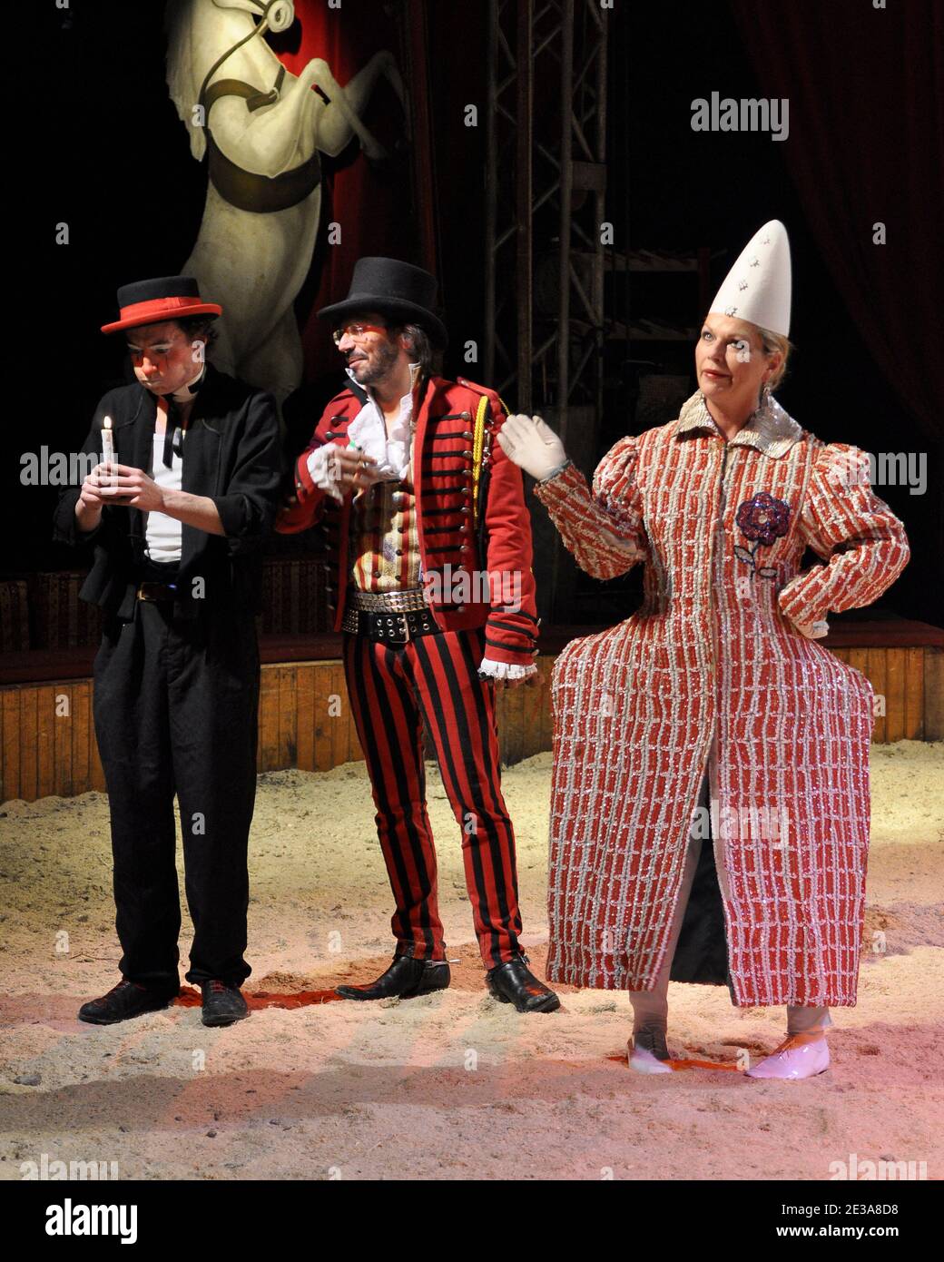 Jeane Manson and Joseph Bouglione performing a show at the new circus ...