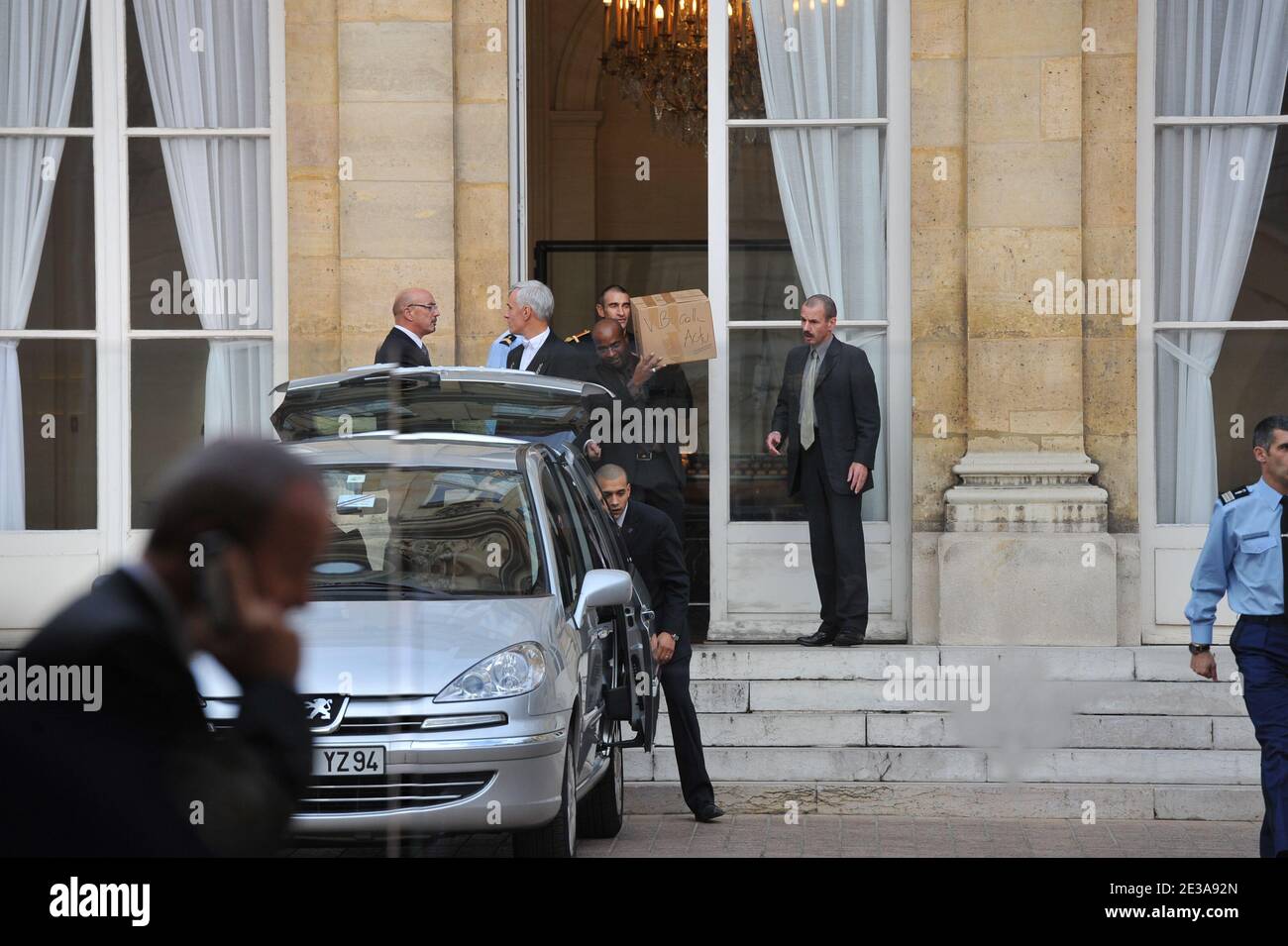 Removal at ministry before a transfer of power ceremony at the Defence ...