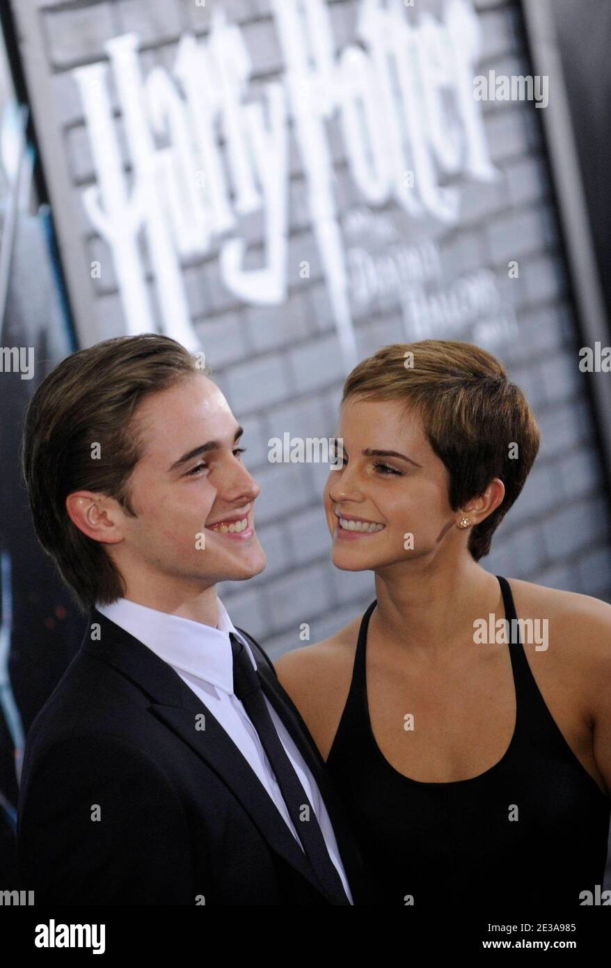 Emma watson harry potter 2010 hi-res stock photography and images - Alamy