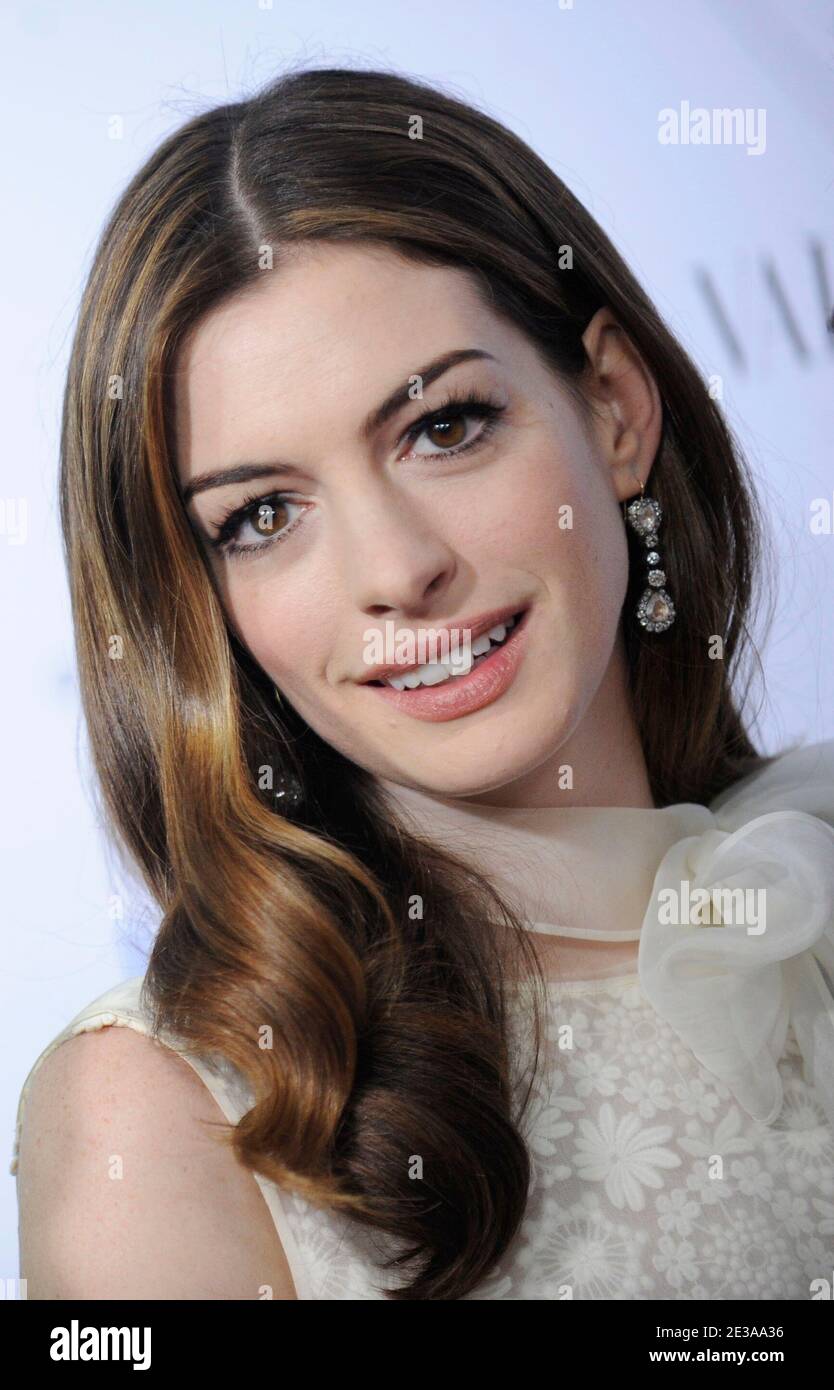 Anne hathaway 2010 hi-res stock photography and images - Alamy