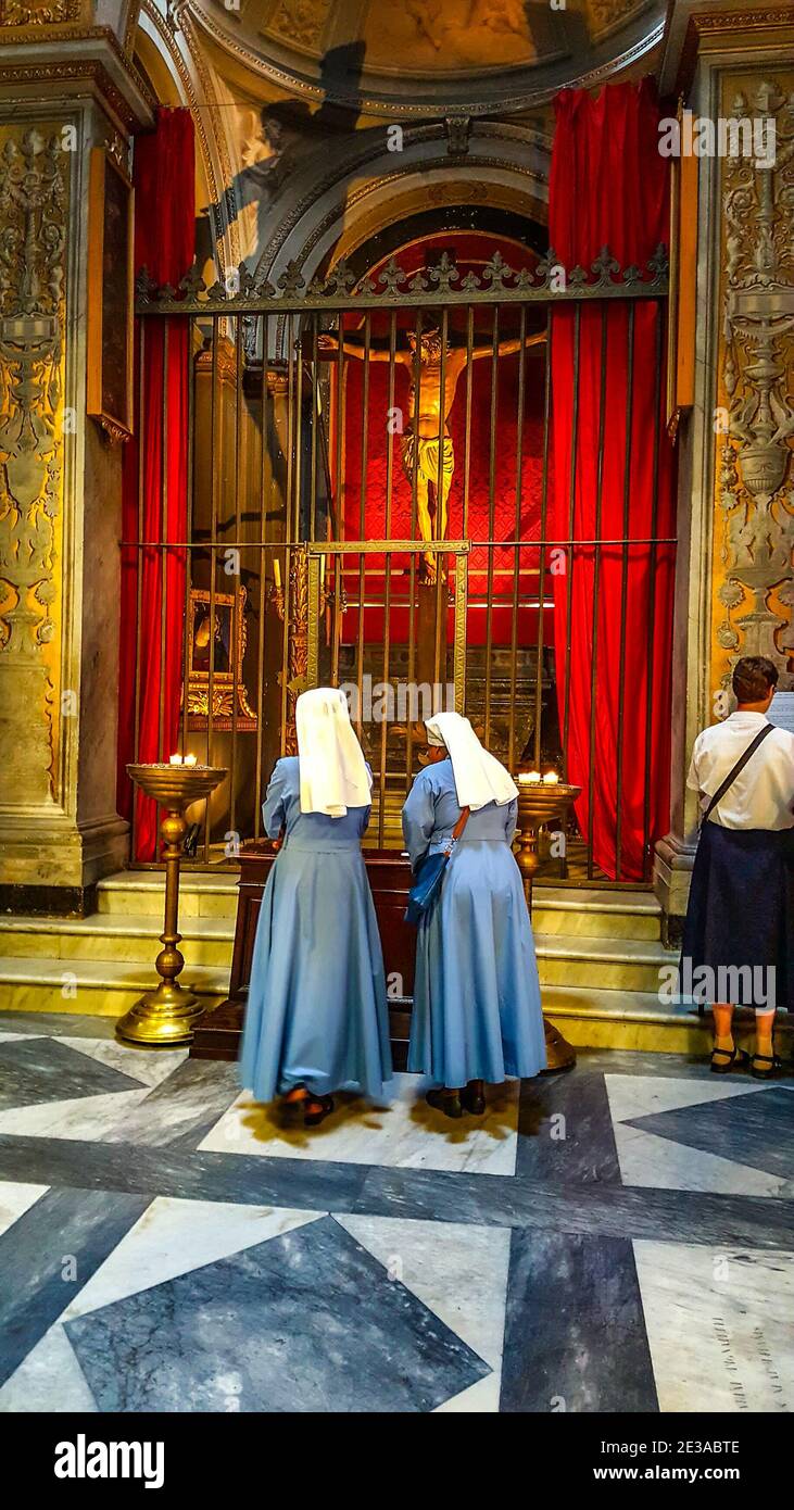 Italian nuns hi-res stock photography and images - Alamy