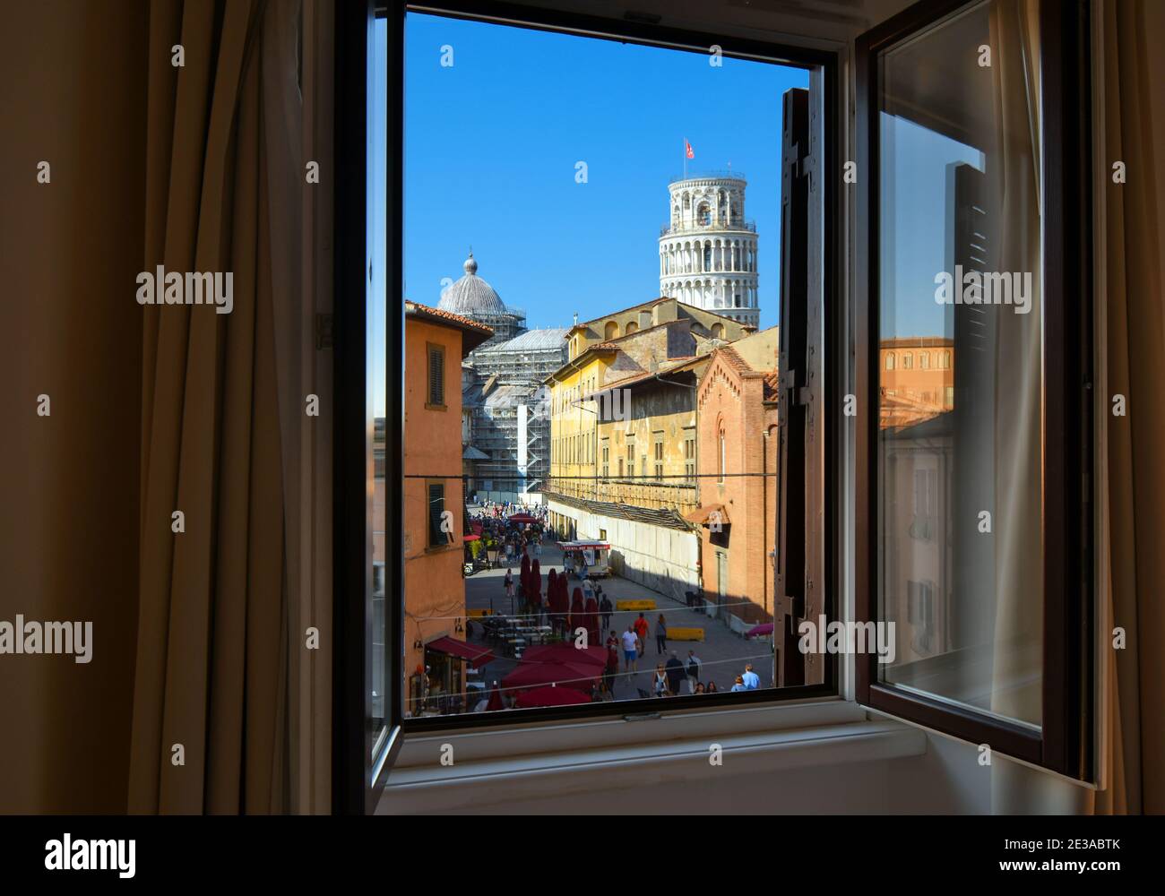 Street view through window hi-res stock photography and images - Alamy