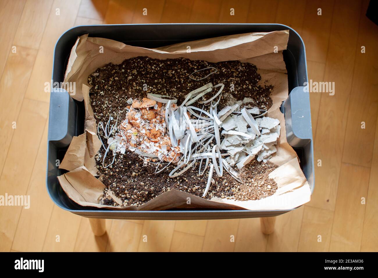 Worm bedding hi-res stock photography and images - Alamy