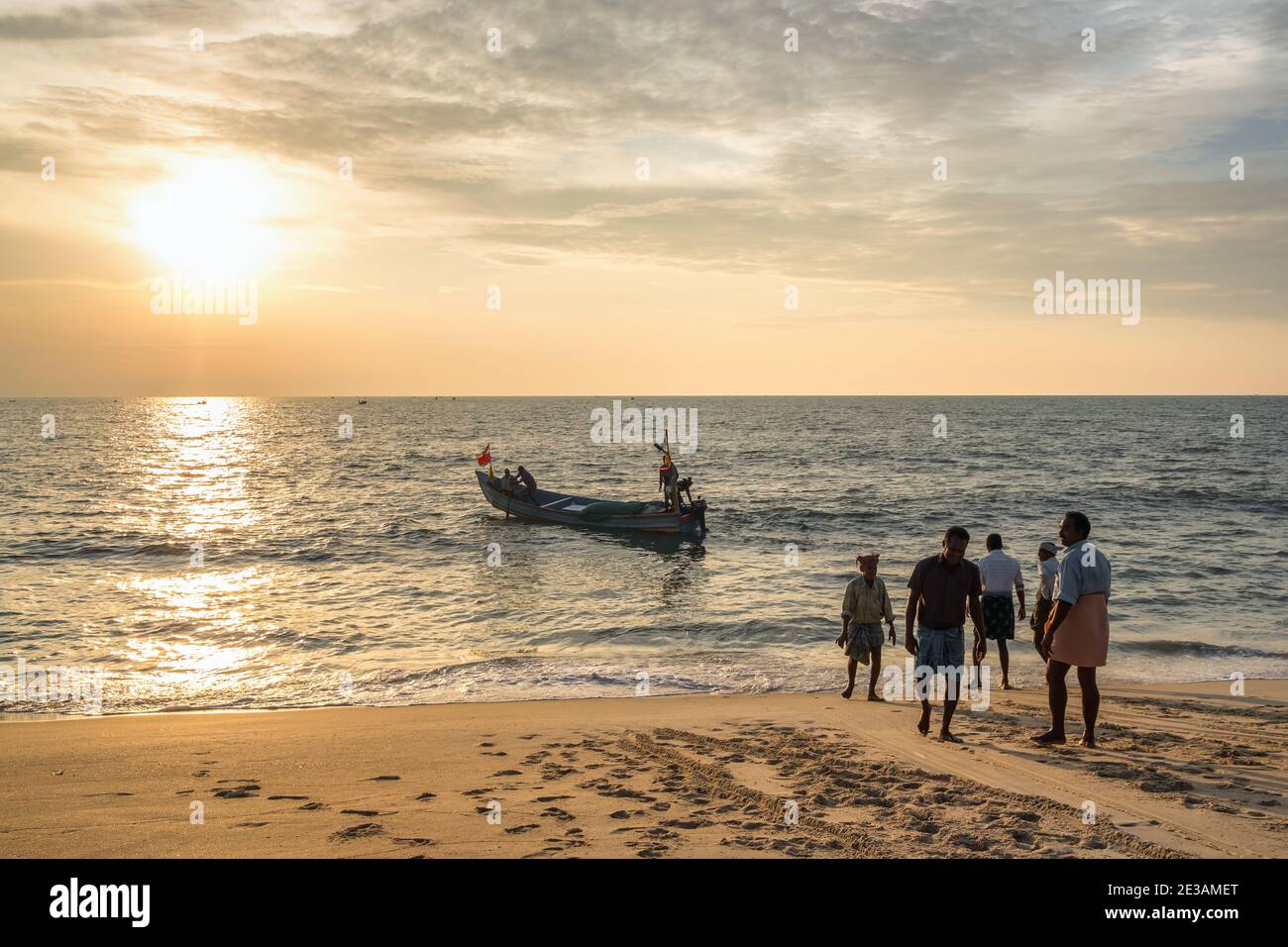 Man boat in sea sunset sky boat hi-res stock photography and images - Alamy