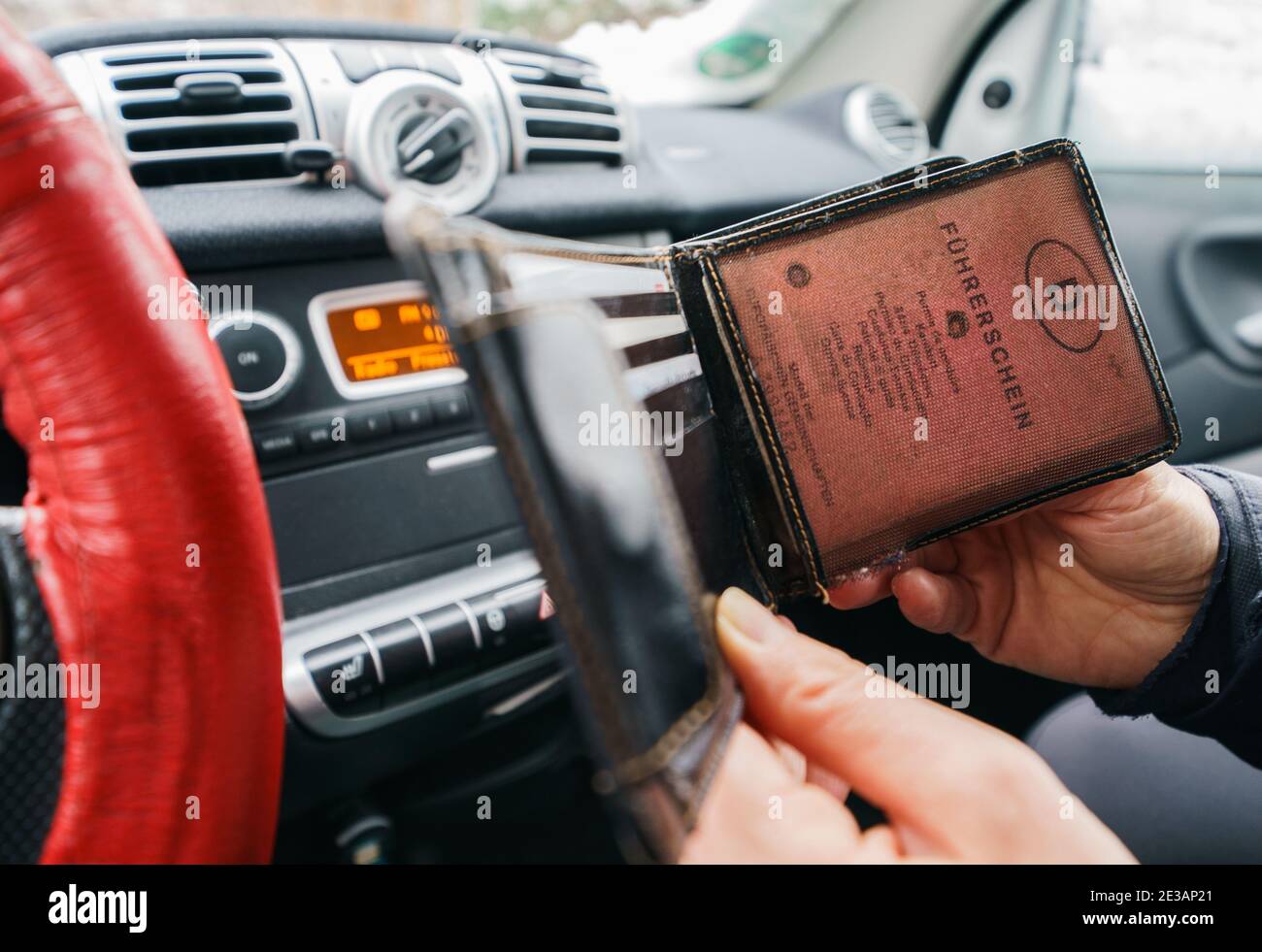 Driving license in wallet hi-res stock photography and images - Alamy