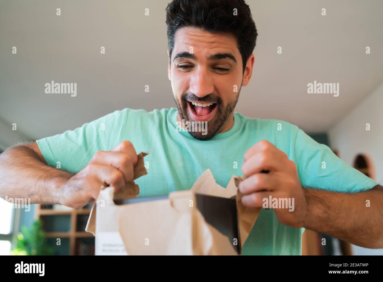 Birthday unboxing hi-res stock photography and images - Alamy