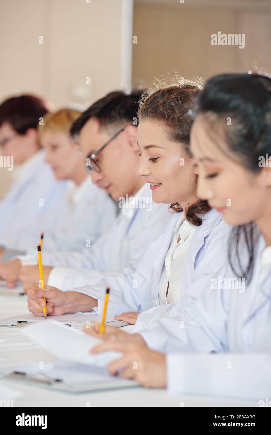 Conference scientists hi-res stock photography and images - Alamy