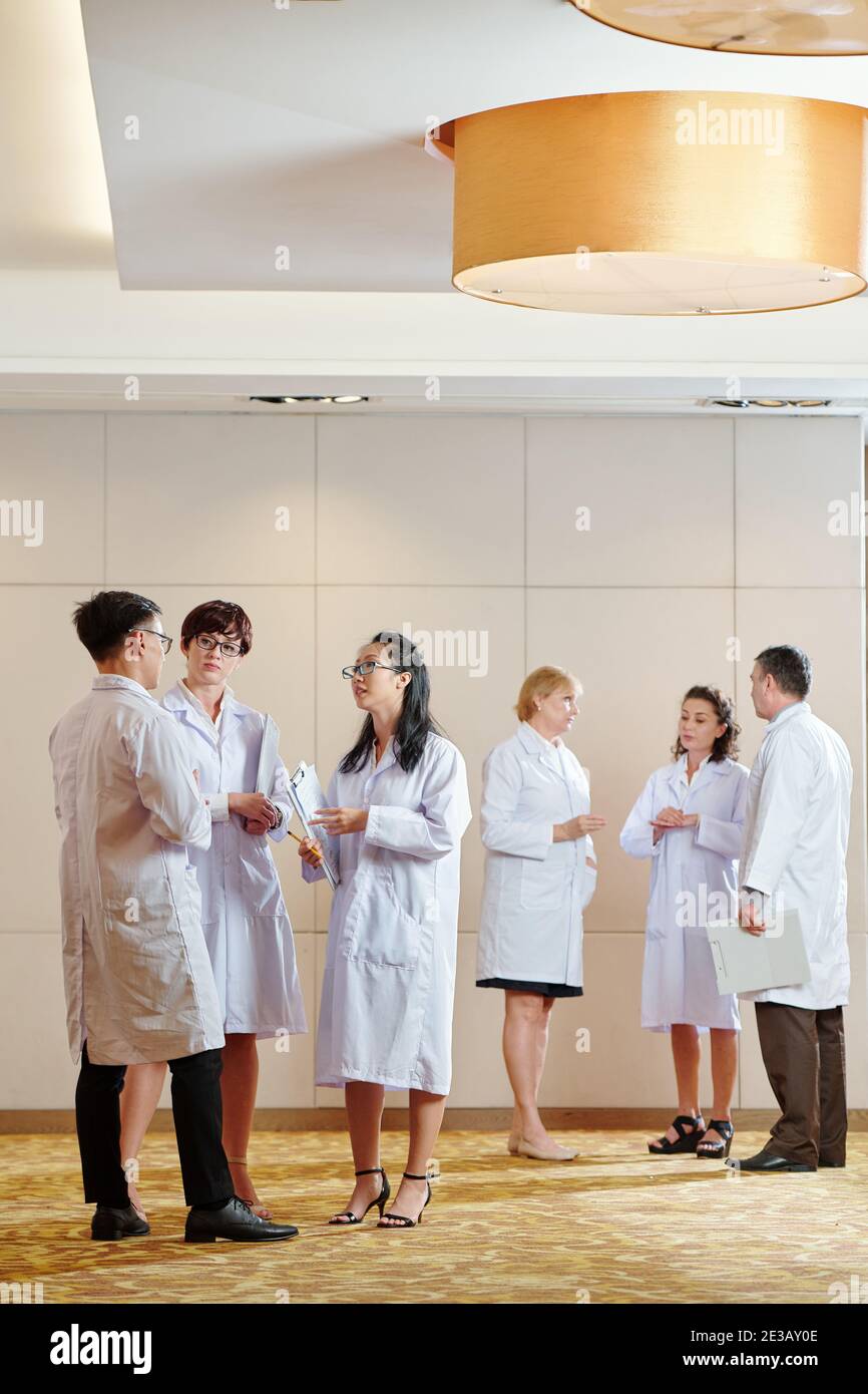 Conference scientists hi-res stock photography and images - Alamy