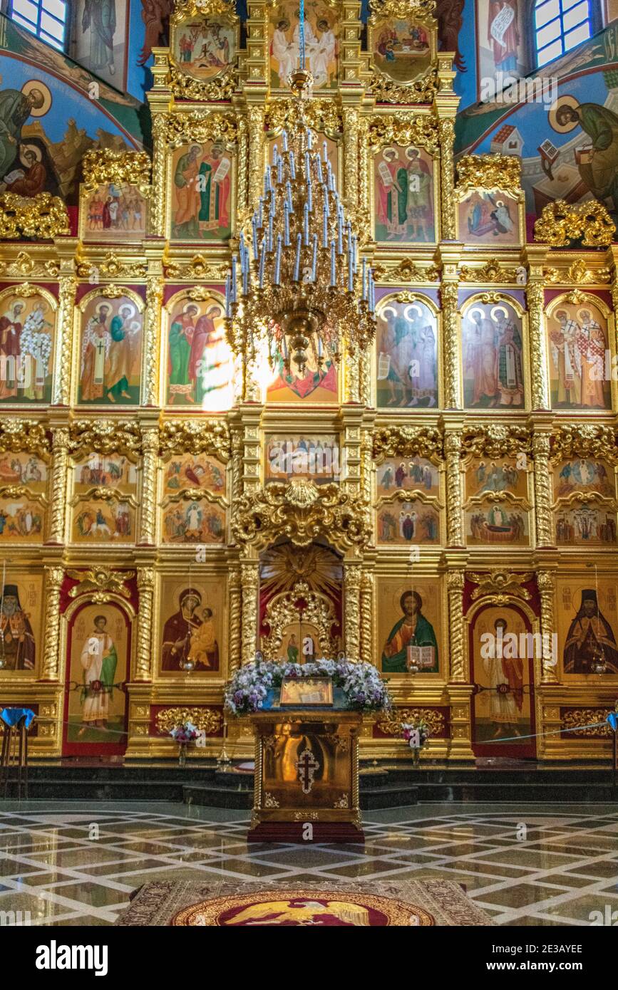 The altar screen in the Epiphany Cathedral, Irkutsk Stock Photo - Alamy