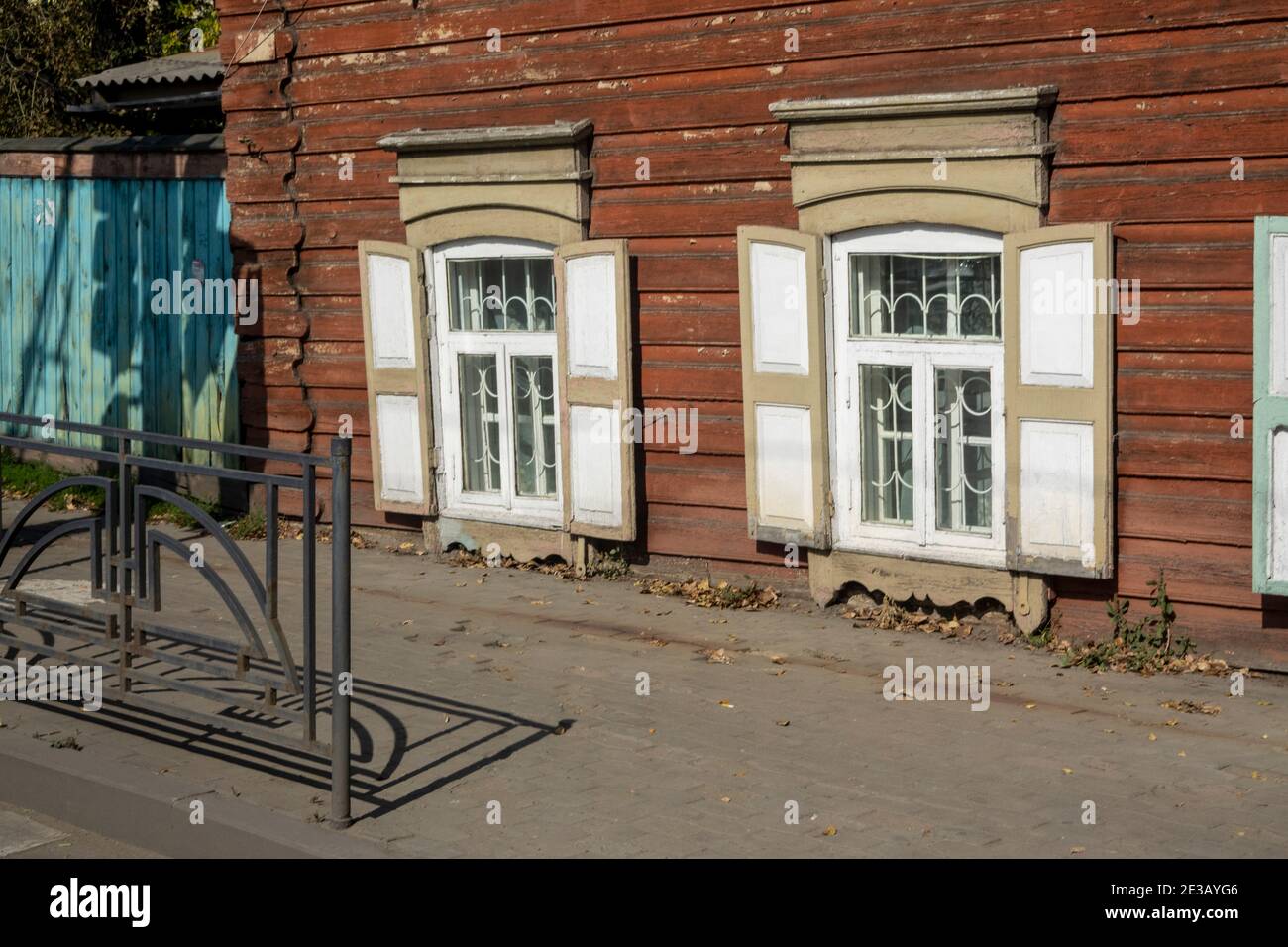 Russian traditional wooden architecture hi-res stock photography and ...