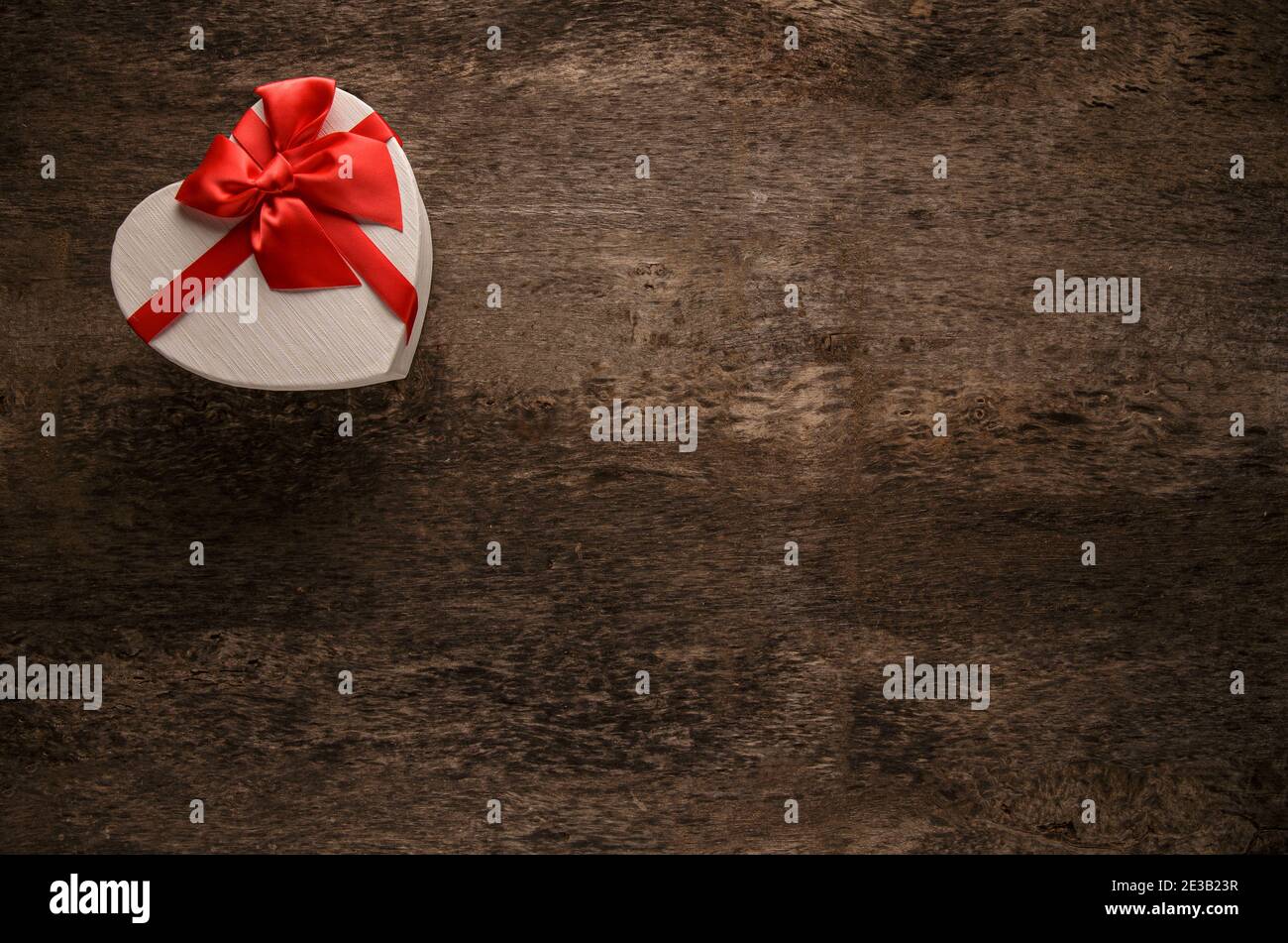 Heart shape gift box hi-res stock photography and images - Alamy