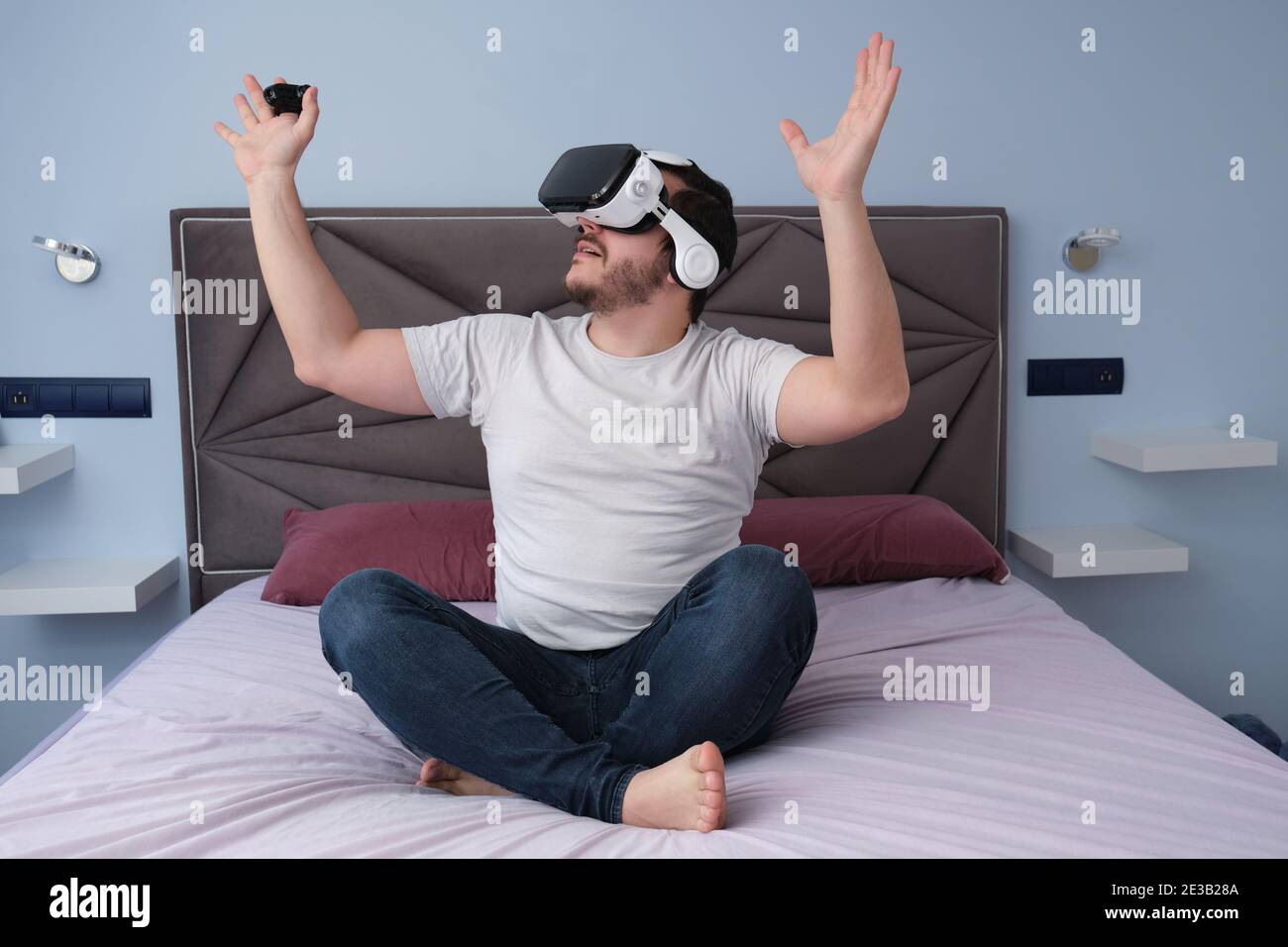 Virtual fight hi-res stock photography and images - Alamy