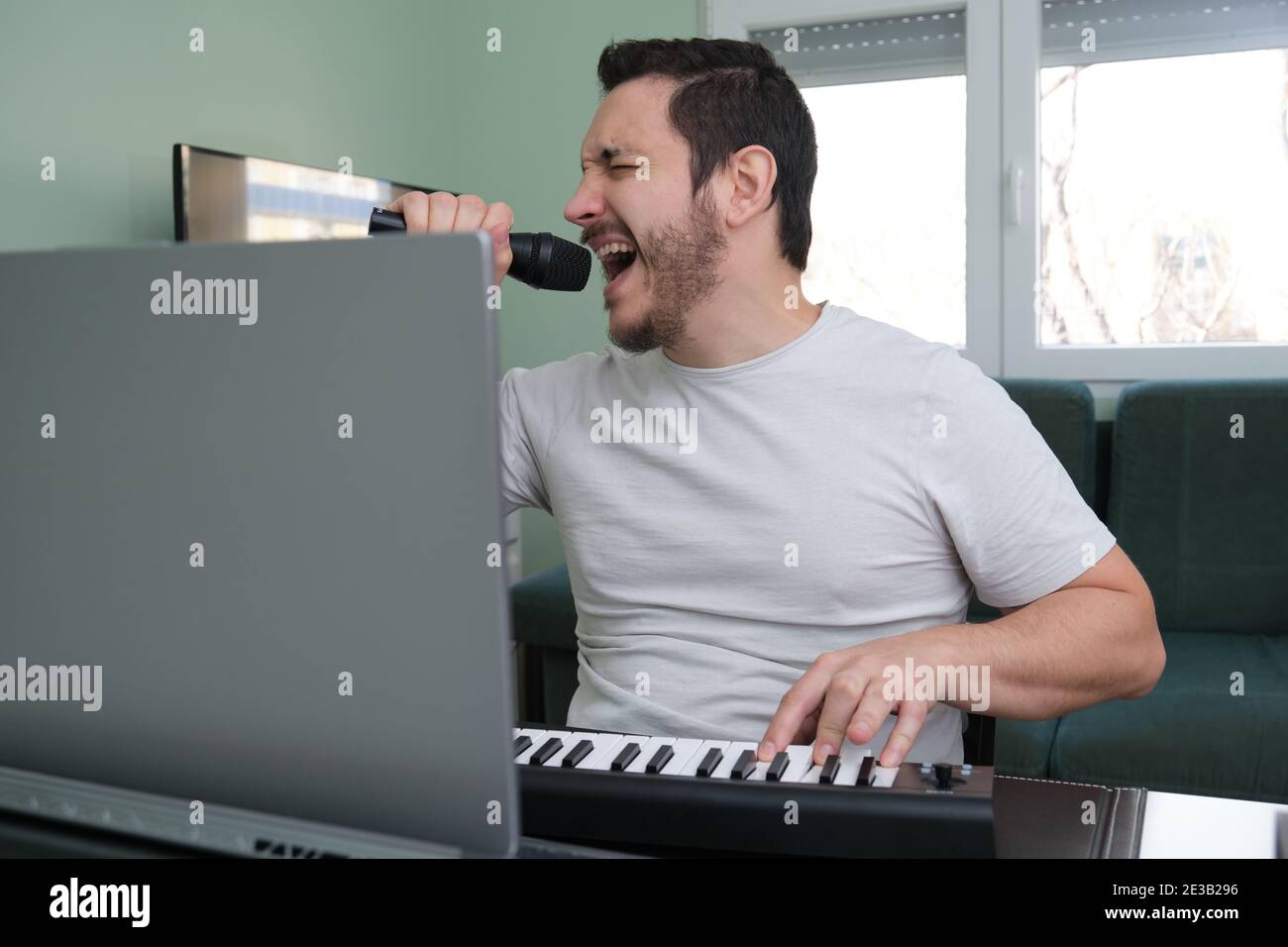 Youtuber hi-res stock photography and images - Alamy