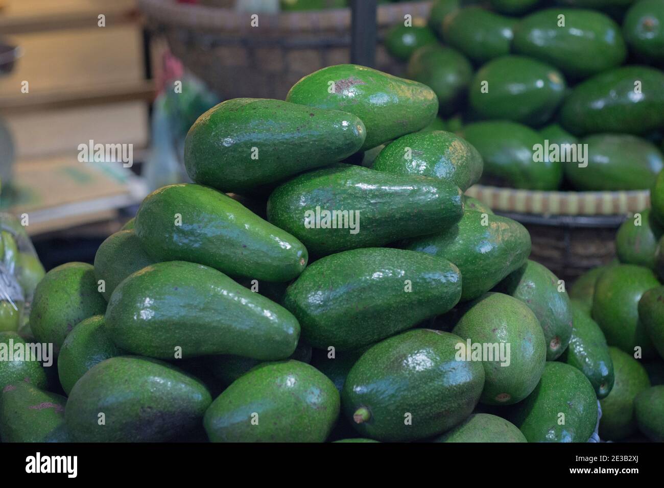 Avocados in a supermarket hi-res stock photography and images - Alamy