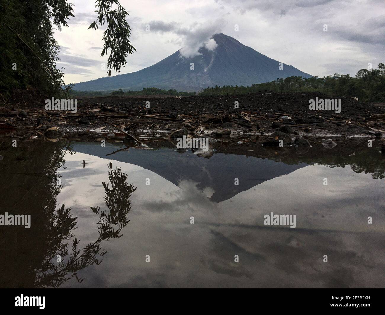 Semeru volcano 2021 hi-res stock photography and images - Alamy