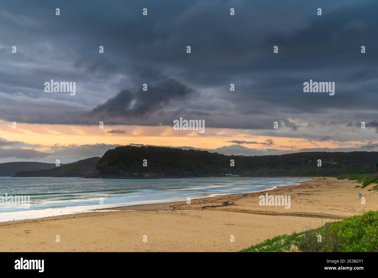 Grey seascape hi-res stock photography and images - Alamy