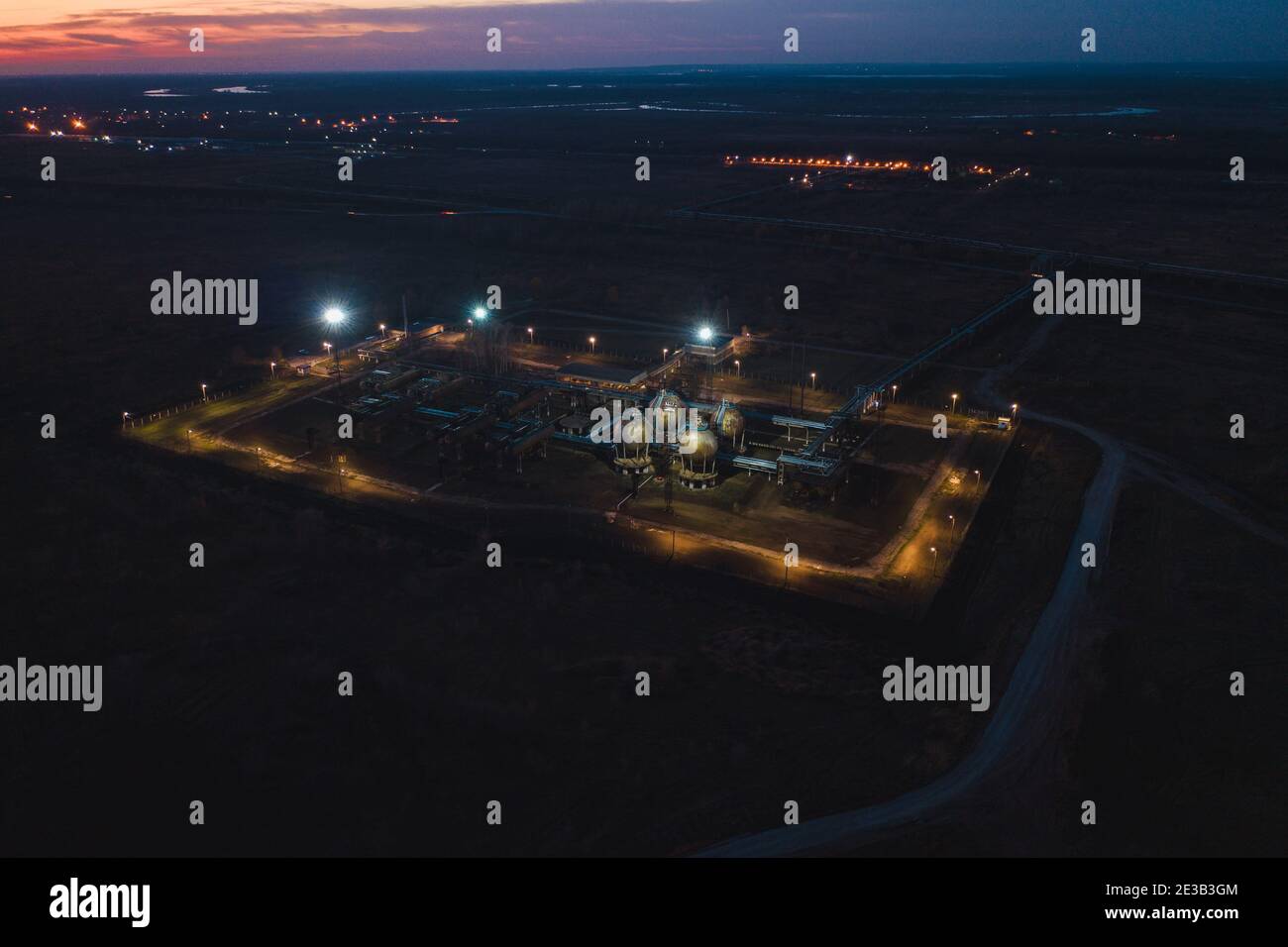 Small oil refinery hi-res stock photography and images - Alamy