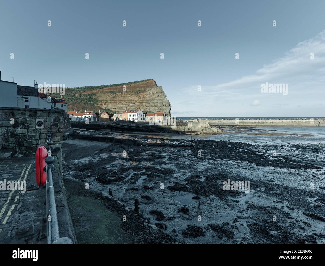 Staithes harbour in North Yorkshire at low tide Stock Photo - Alamy