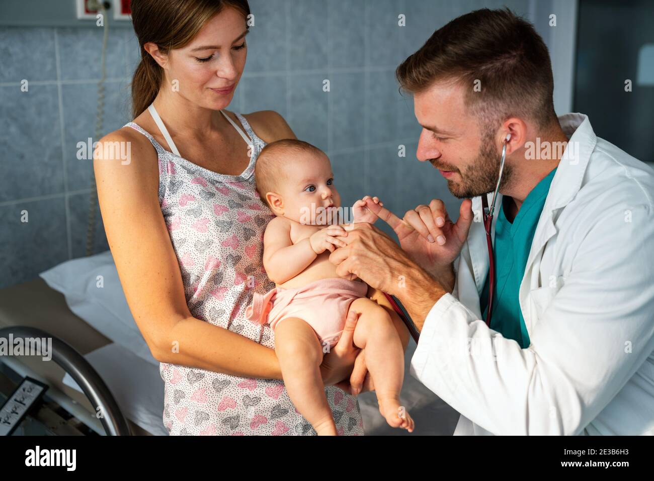 Pediatrician hi-res stock photography and images - Alamy