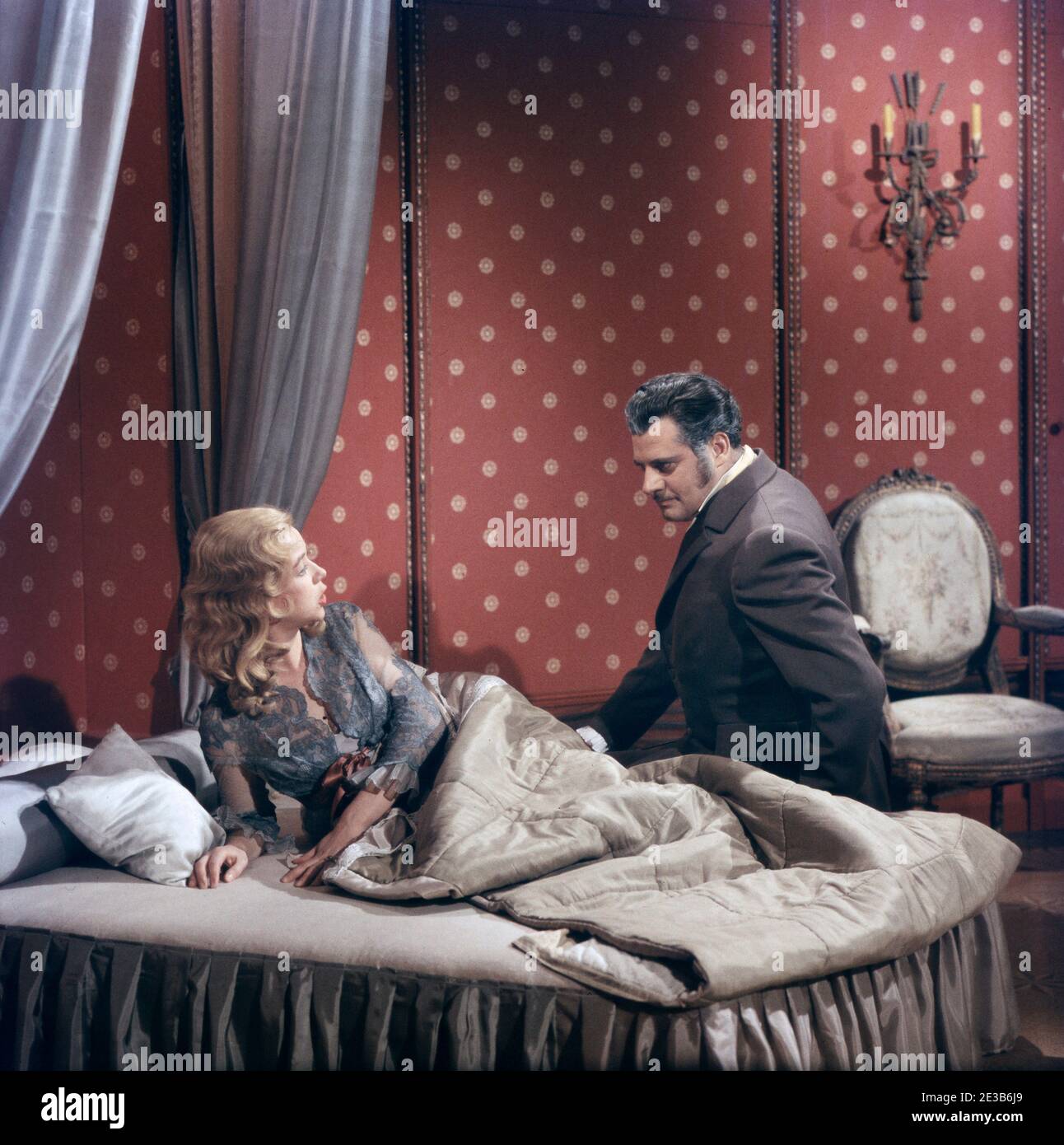 Gisela Knabbe als Gräfin und Willy Nett als Graf in Der Schwur, Regie ...