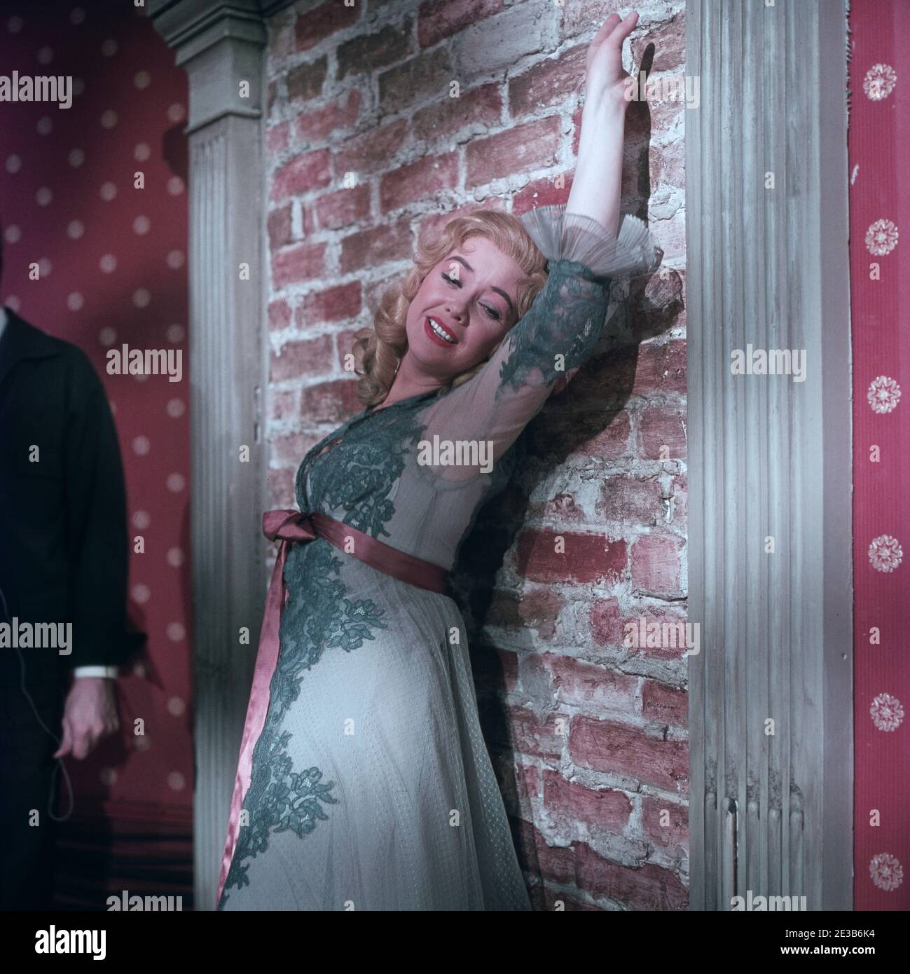 Gisela Knabbe als Gräfin in Der Schwur, Regie: Georg Reinhardt und Cay ...