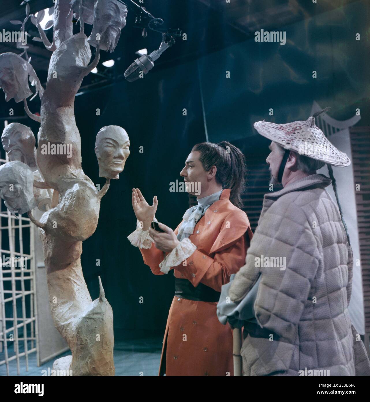 Hans Karl Friedrich als Barak und Martin Benrath als Prinz Kalaf von ...