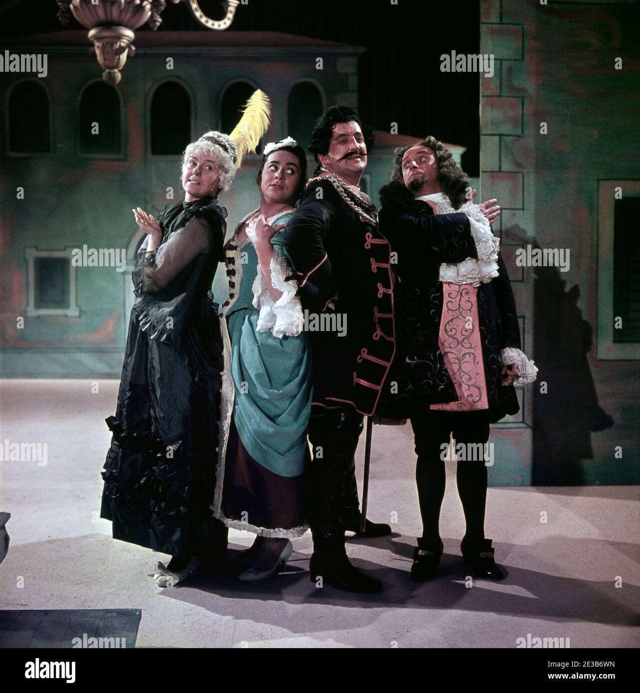 Edeltraud Maria Michels als Cornelia, Marianne Dorka als Rosina, Thomas ...