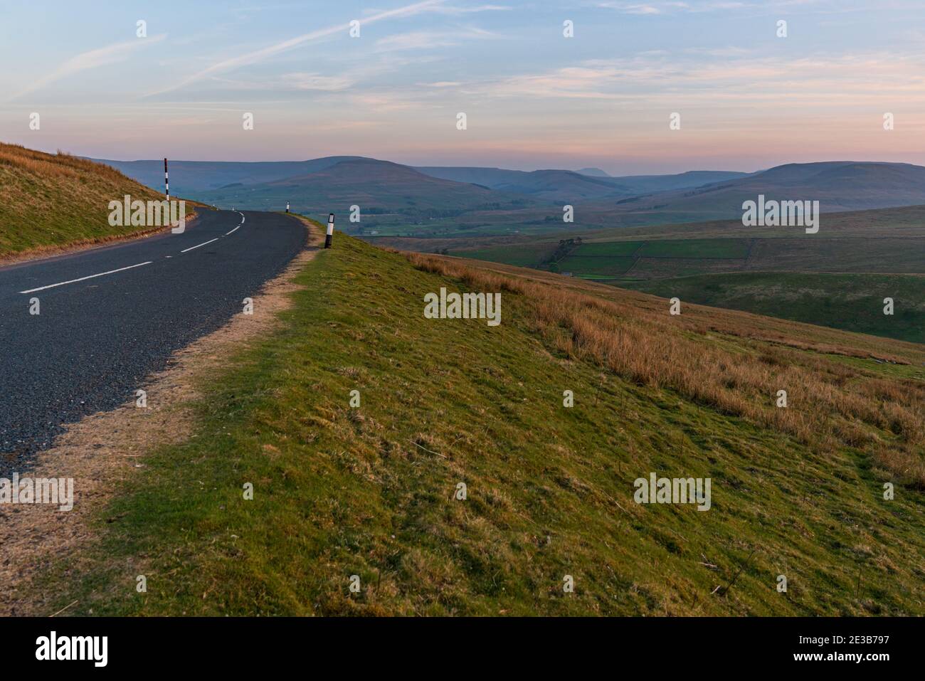 Driving on the Buttertubs Pass (Cliff Gate Rd) between Thwaite and ...