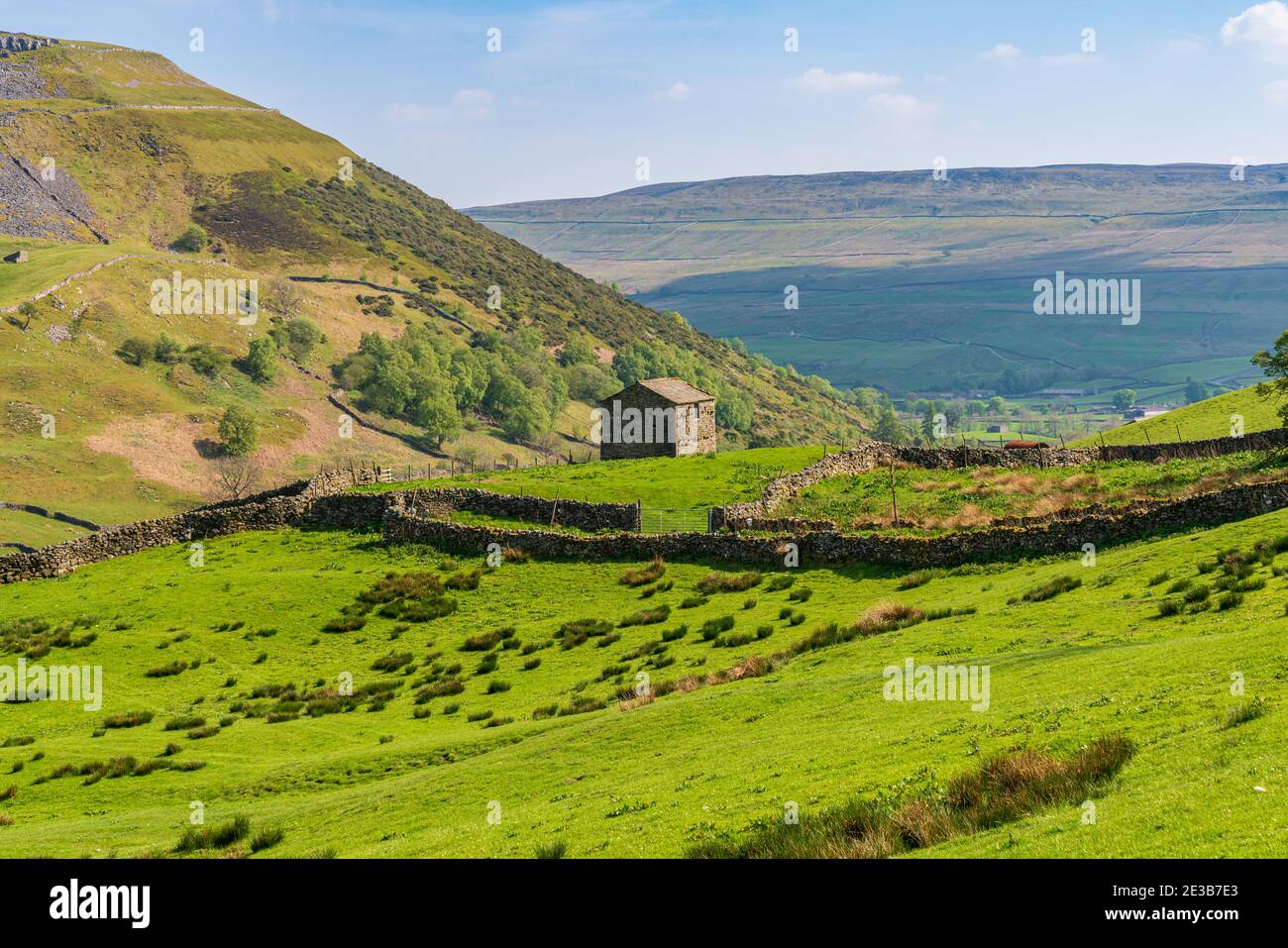 Swaledale landscape between Keld and Thwaite, North Yorkshire, England ...