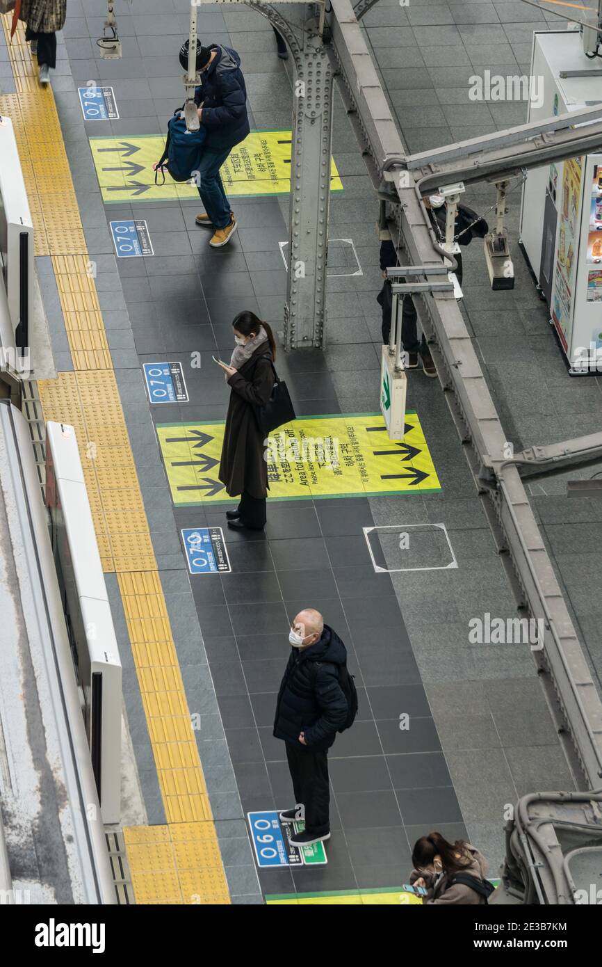Queue rail platform hi-res stock photography and images - Alamy