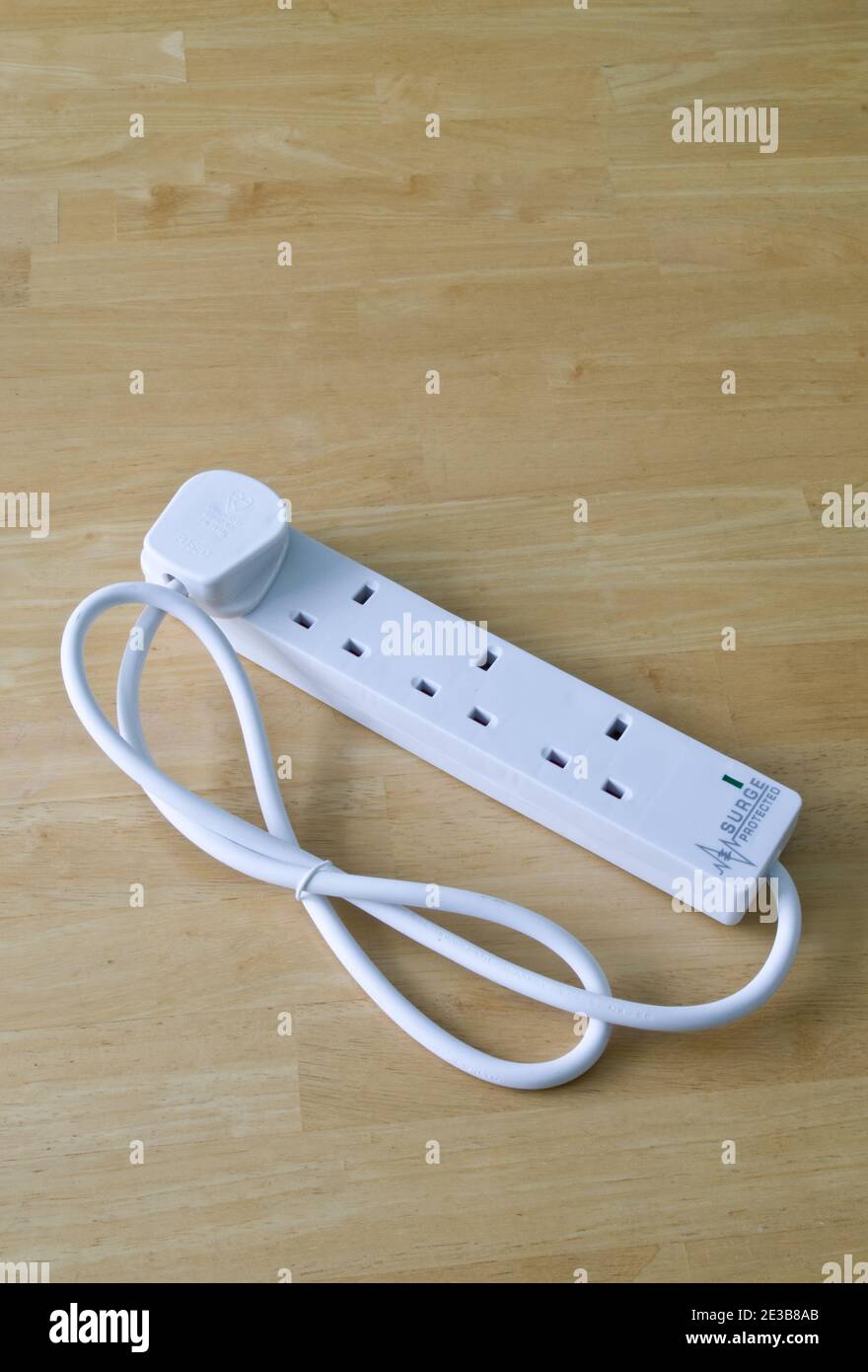 UK 3 Pin Electrical Multiple Extension Gang Socket With Built In Power ...