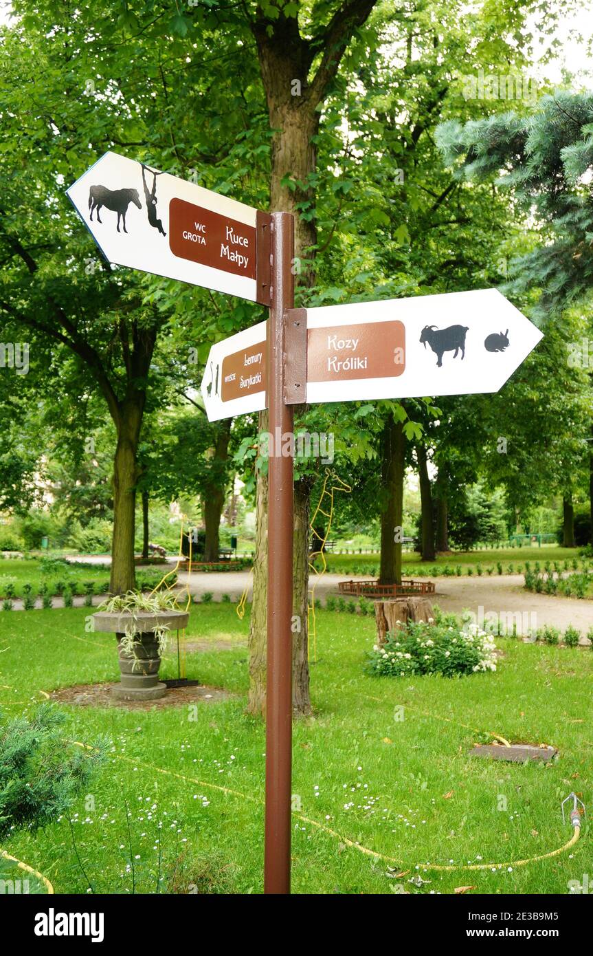 Zoo signs hi-res stock photography and images - Alamy