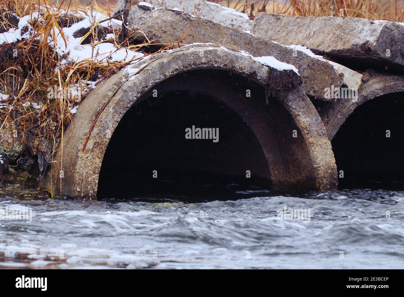 Water flows from industrial dam hi-res stock photography and images - Alamy