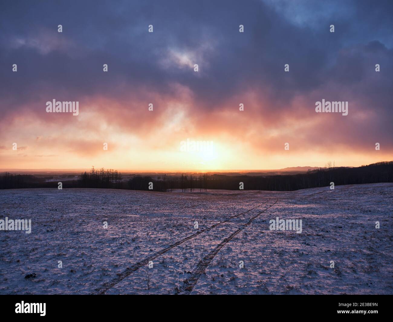 Wide snowfield hi-res stock photography and images - Alamy