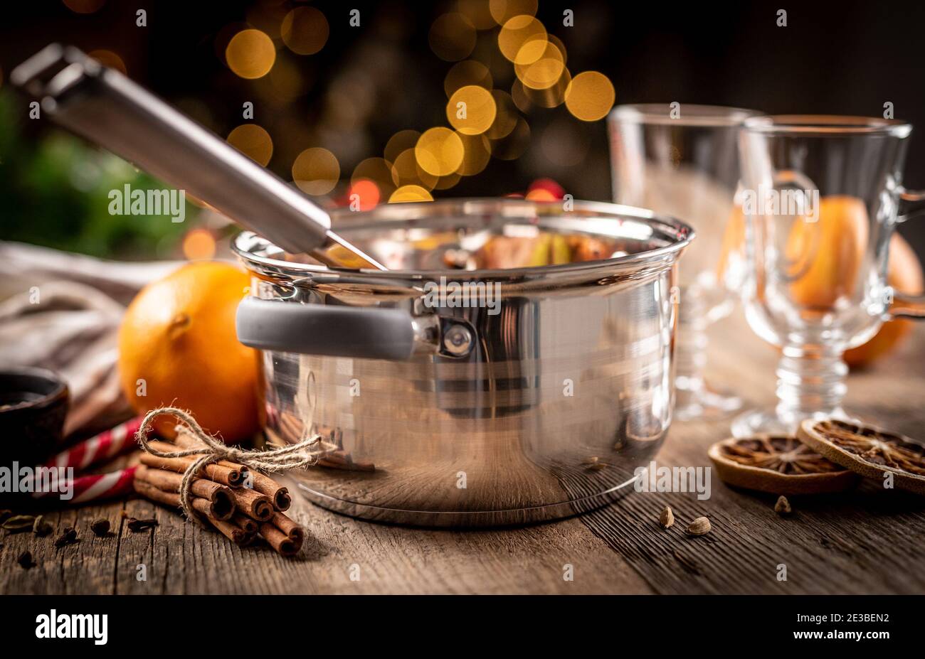 Mulled wine ingredients cinnamon hi-res stock photography and images ...