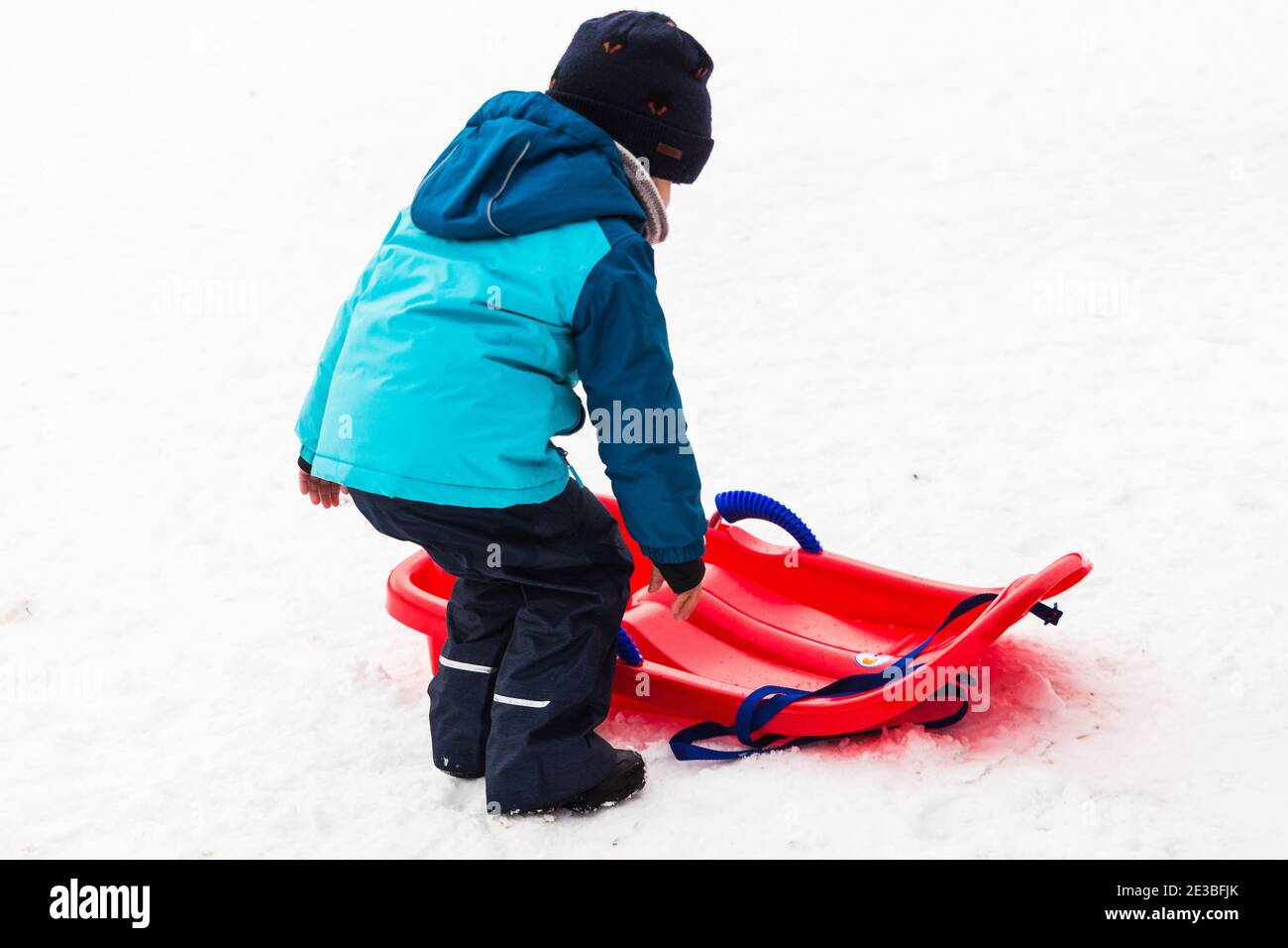 Red sled hi-res stock photography and images - Alamy