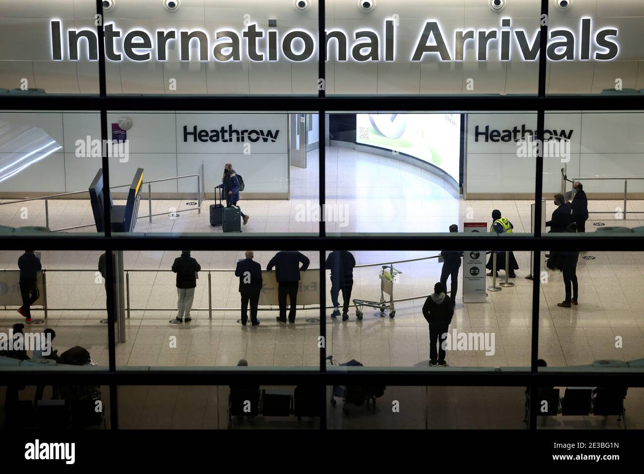 Terminal 2 arrivals heathrow hi-res stock photography and images - Alamy