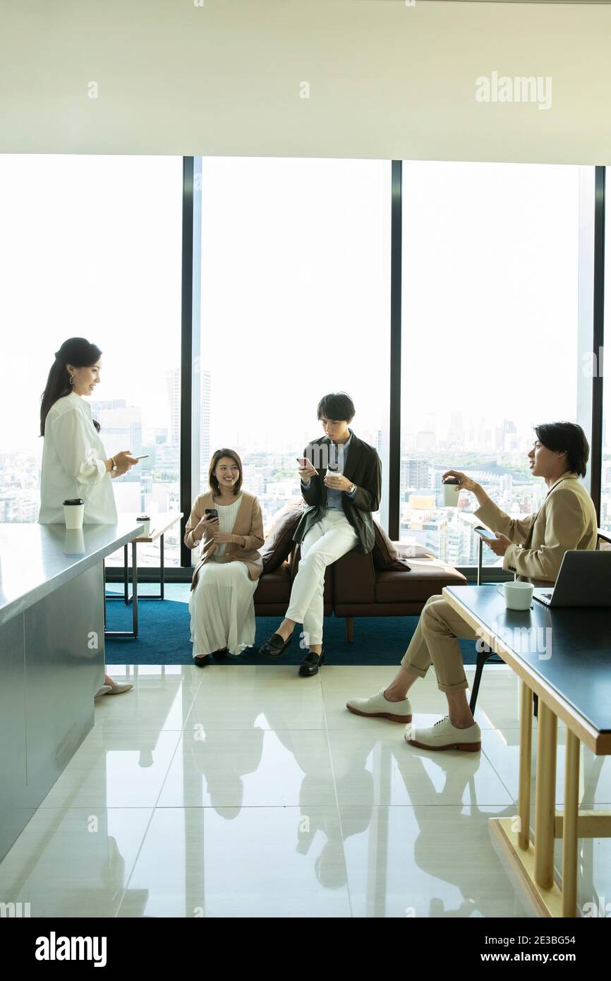 Japanese businesspeople in the office Stock Photo - Alamy