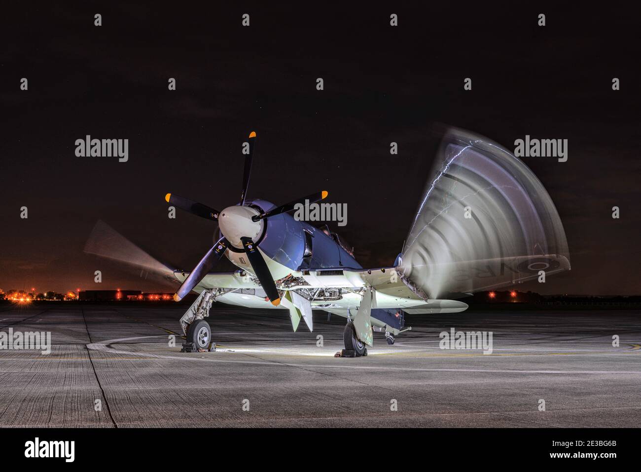 Folding wing aircraft hi-res stock photography and images - Alamy